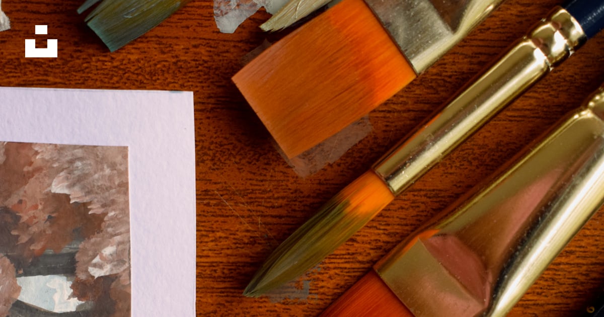 Brown And Silver Makeup Brush Photo Free Ghaziabad Image On Unsplash