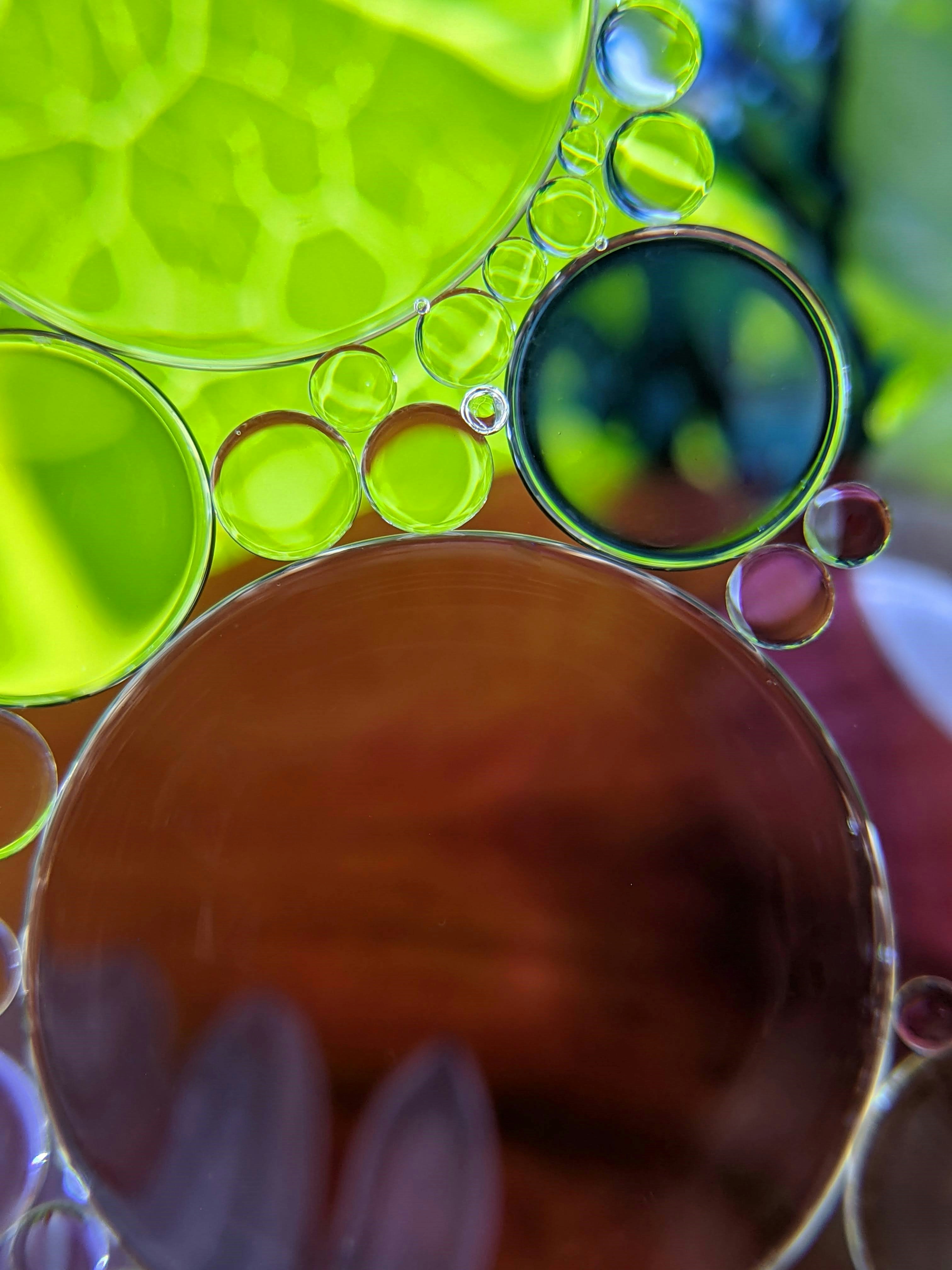 Chromatic Orbs: A Macro Study of Oil and Light Reflections