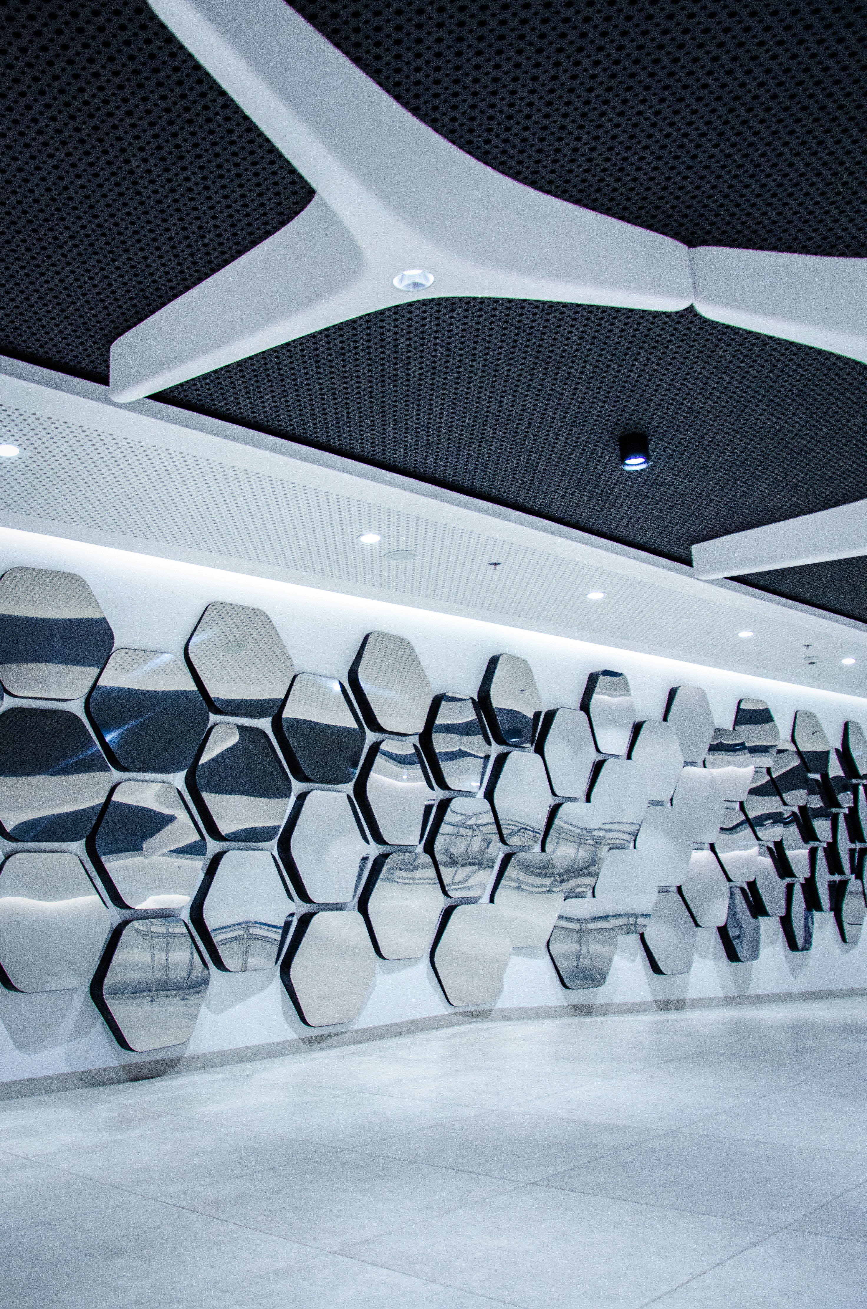 Hexa-Lattice Corridor: Reflections in White Geometry