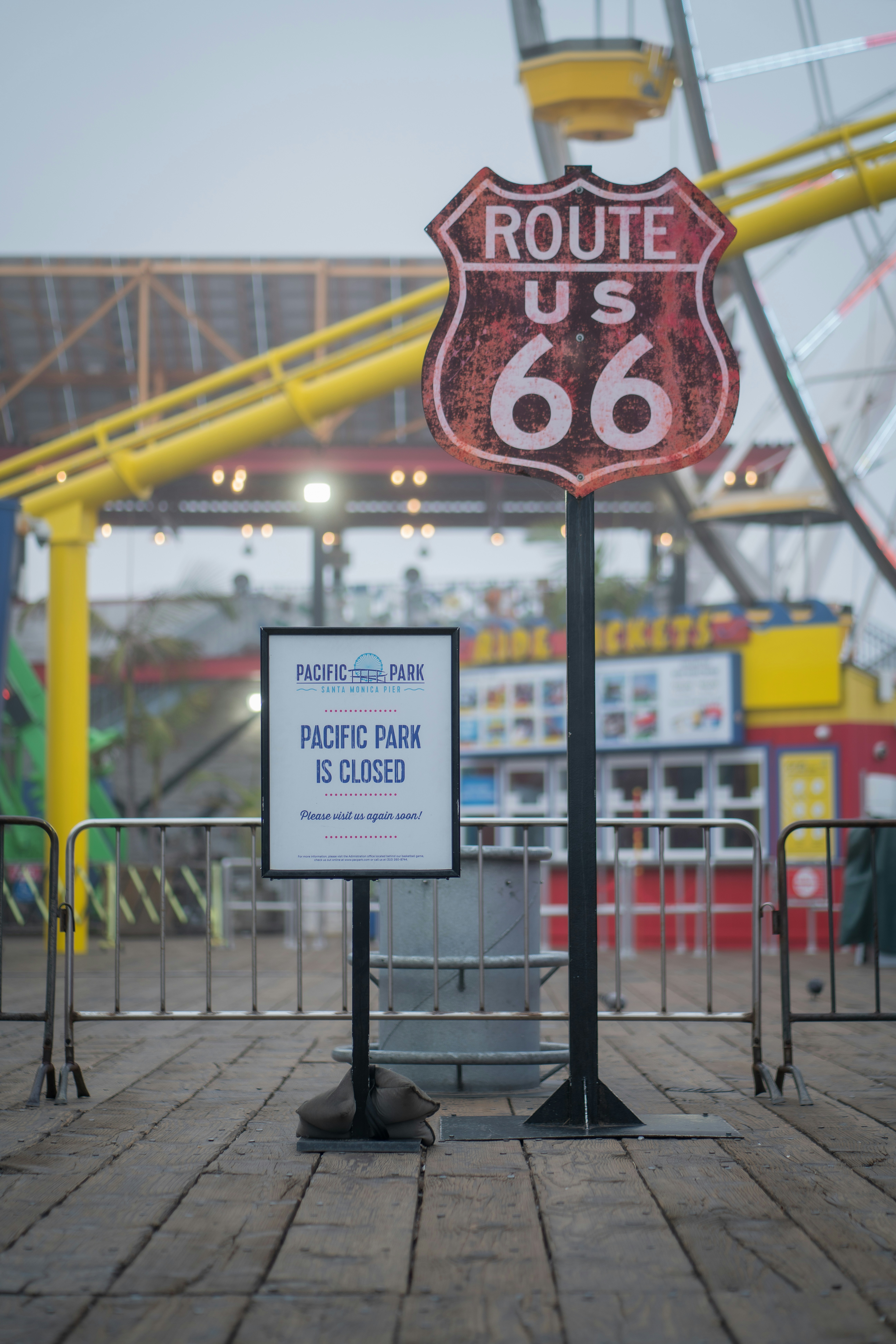 Photo early morning at Santa Monica Pier's Pacific Park
