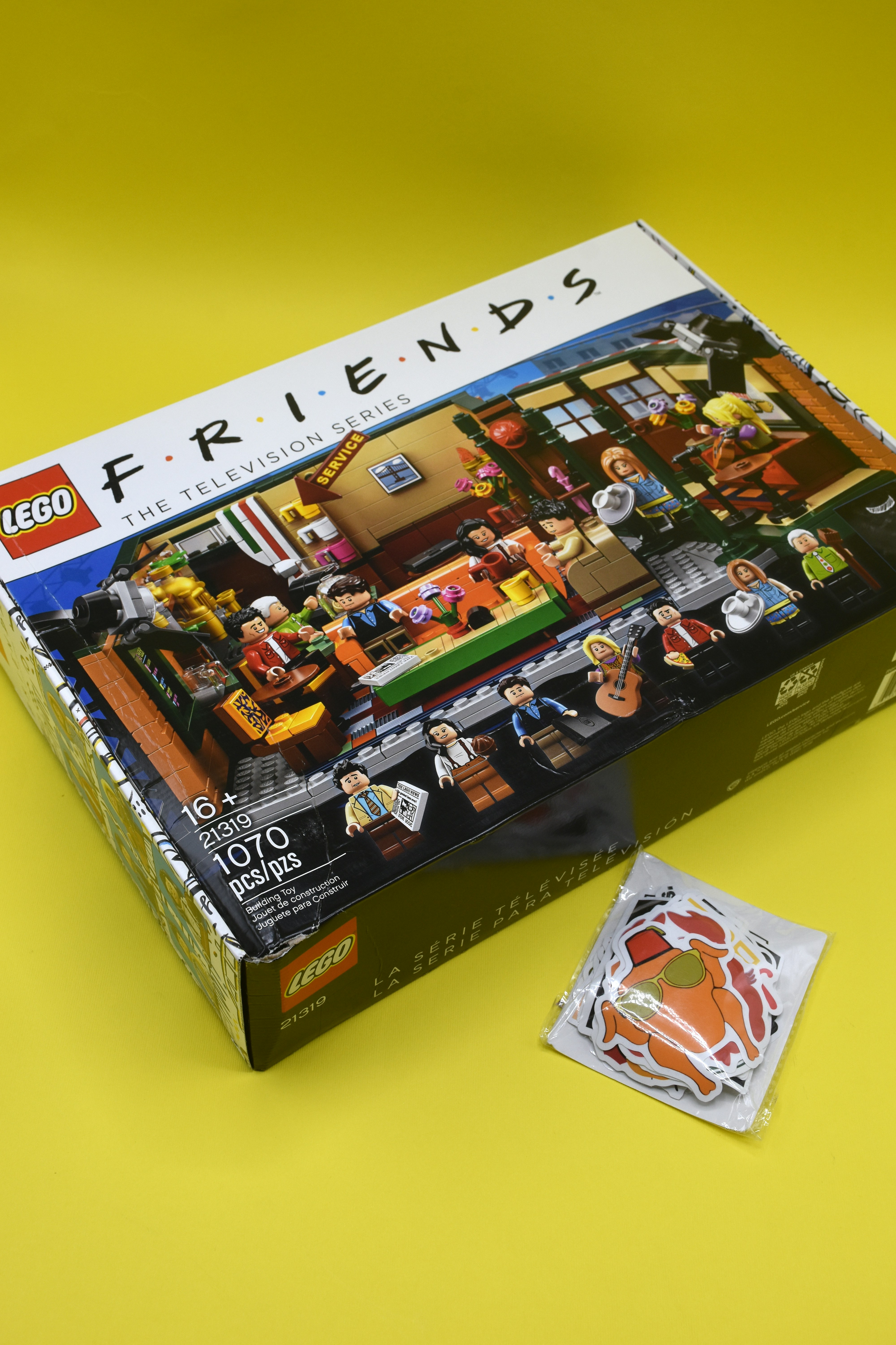 Foto Bloques de Lego sobre Mesa Amarilla – Imagen Teherán gratis en ...