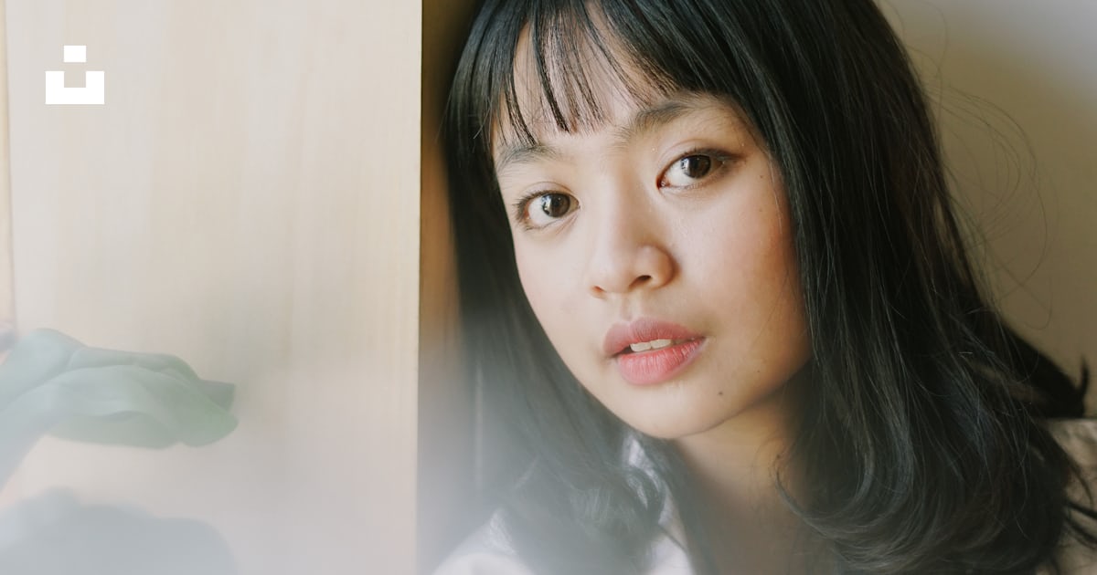 하얀 드레스 셔츠에 여자 사진 Unsplash의 무료 사진술 이미지