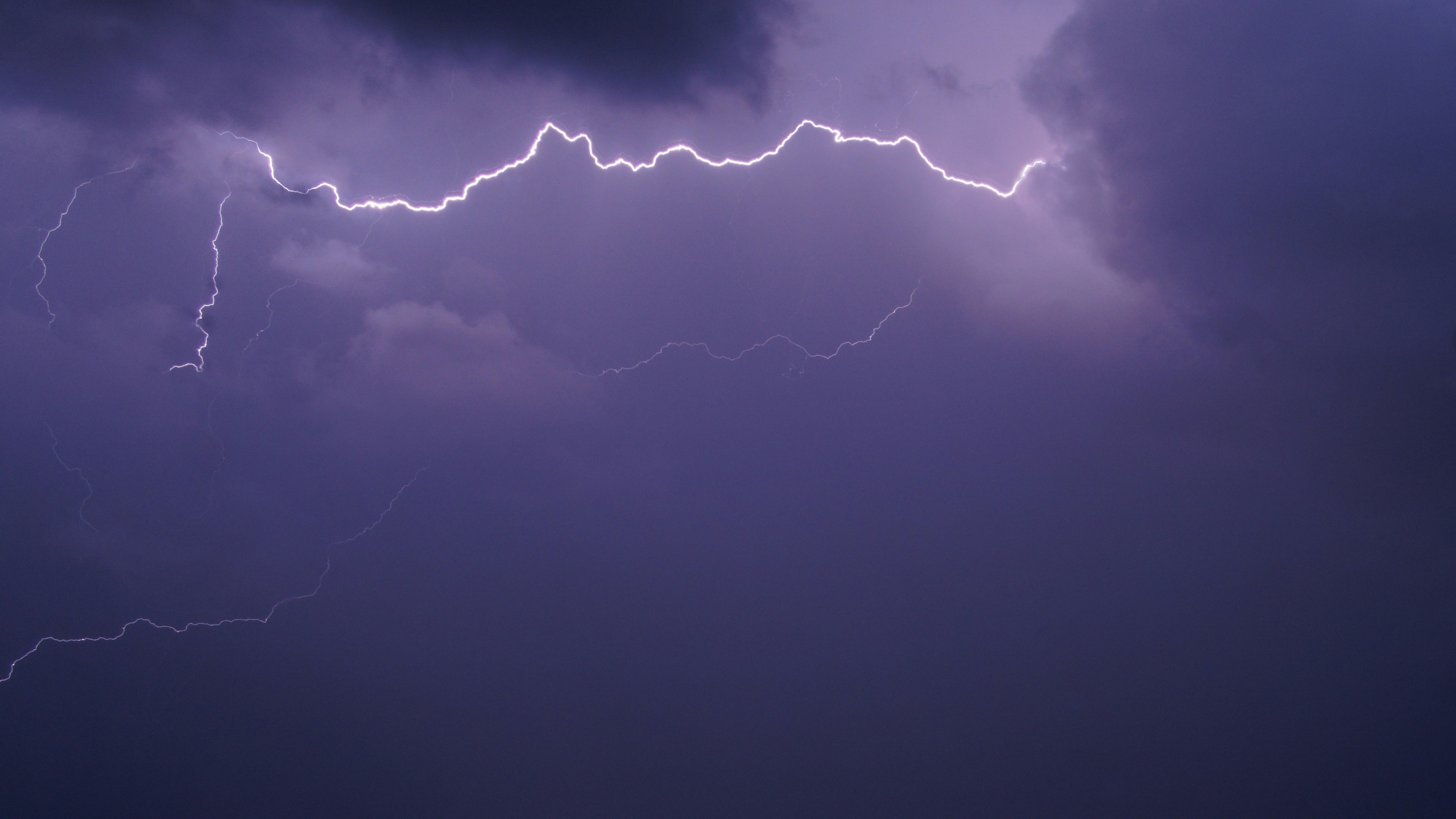 Lightning strike on gray clouds photo – Free Lightning Image on Unsplash