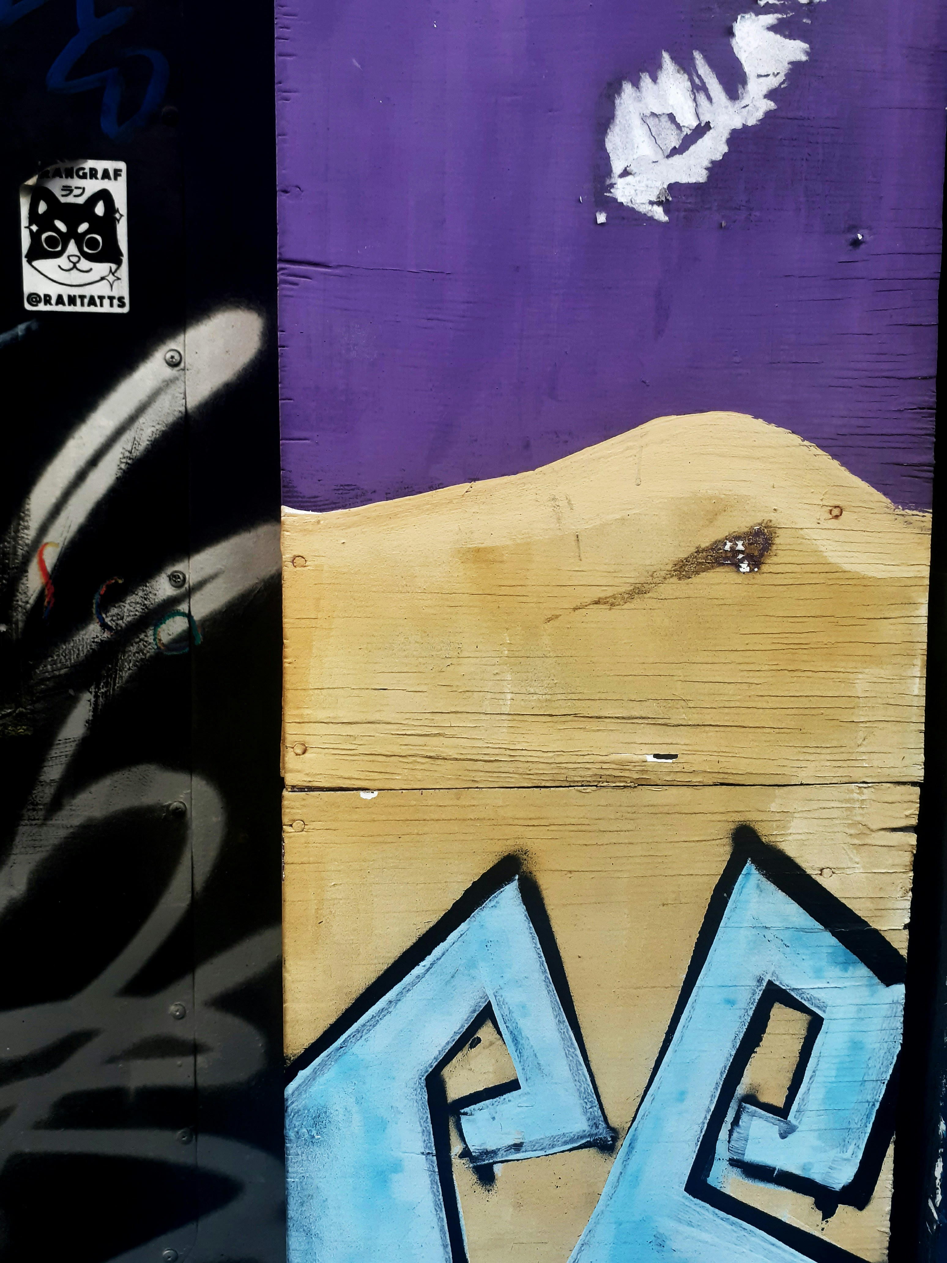 Tsunami Art Studio (@tsunamiartstudio) | Komunitas Foto Unsplash