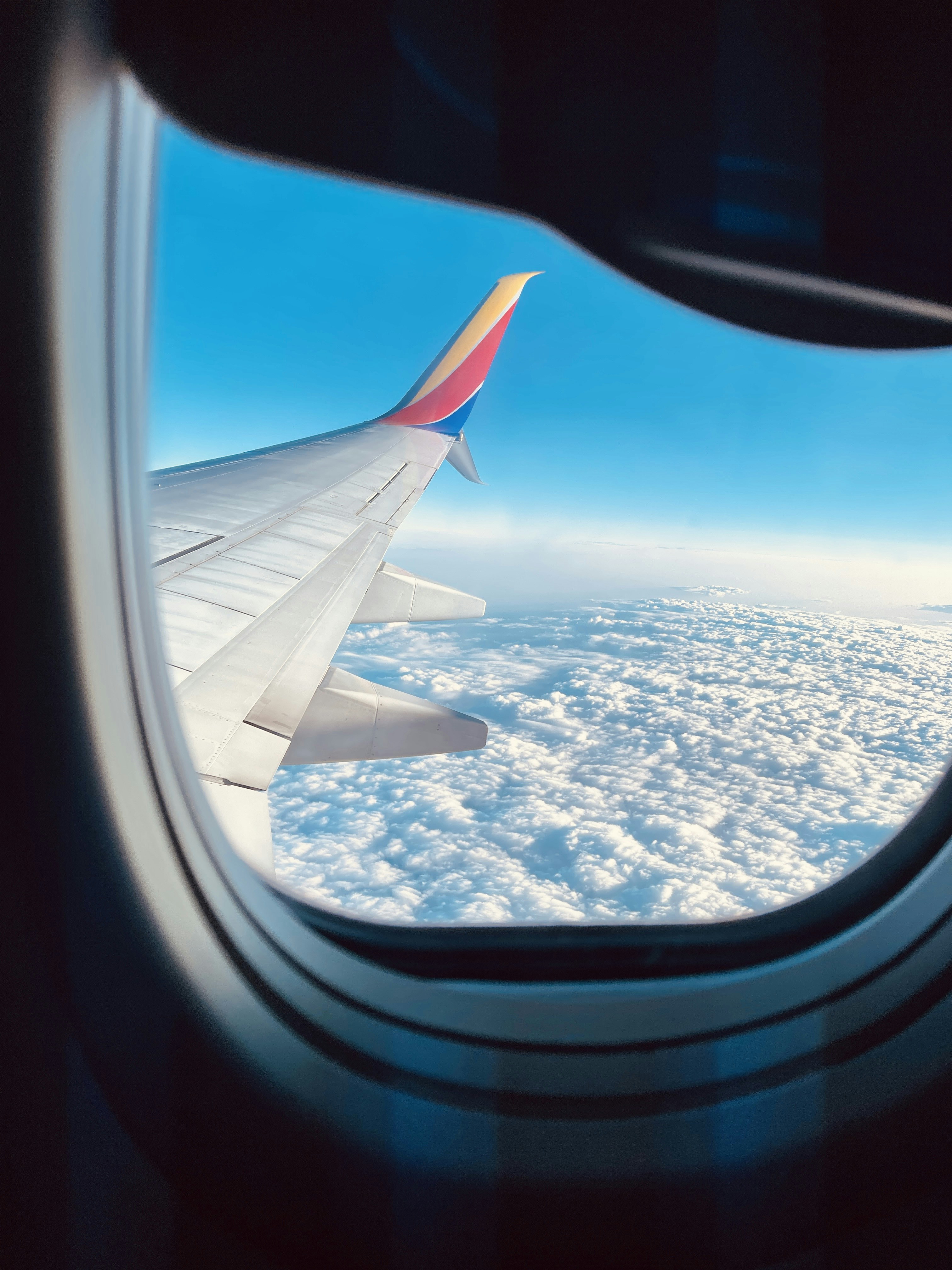 Winglet in a crisp blue expanse: a window-seat portrait of altitude.