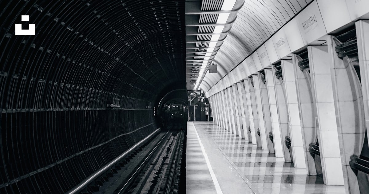 Menschen, die tagsüber im Tunnel spazieren gehen Foto – Kostenloses ... Menschen, die tagsüber im Tunnel spazieren gehen Foto – Kostenloses ...