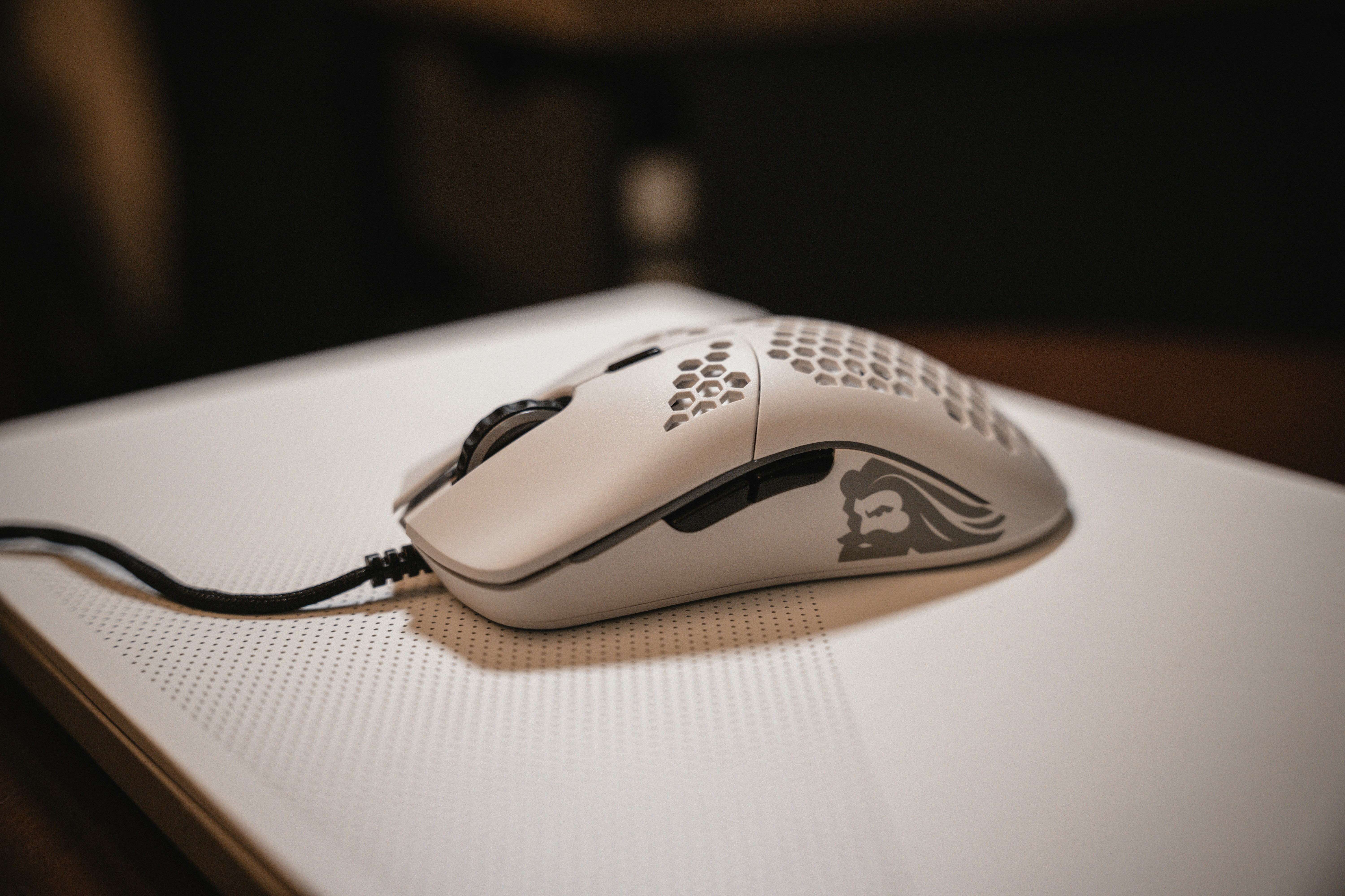 White and black logitech cordless mouse photo – Free Grey Image on Unsplash