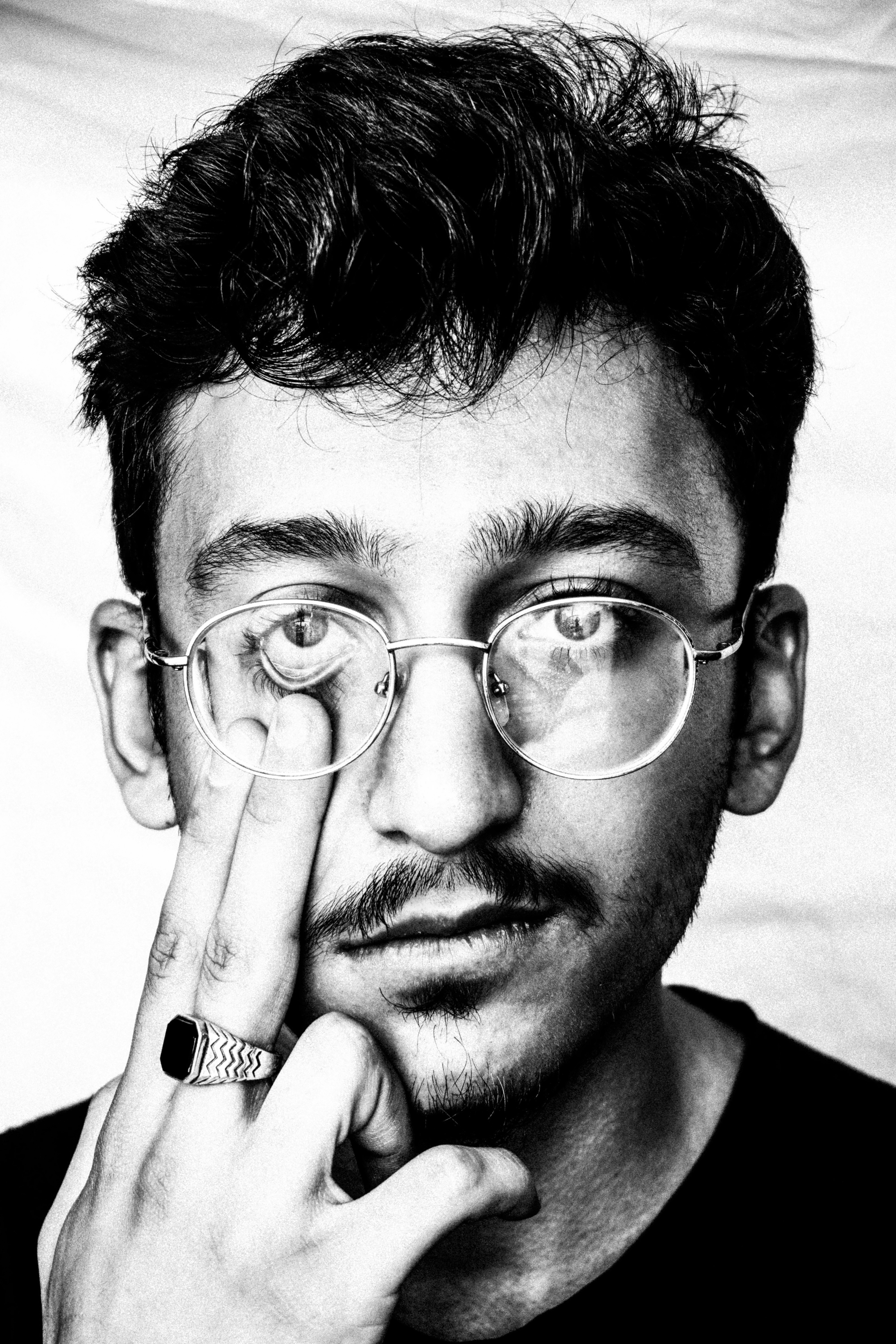 Round Glasses, Quiet Gaze: A Mono Portrait of Focus
