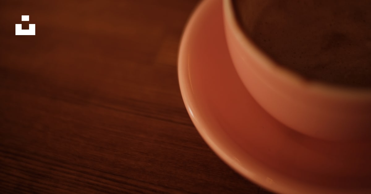 Tasse En Céramique Blanche Sur Soucoupe En Céramique Blanche Photo