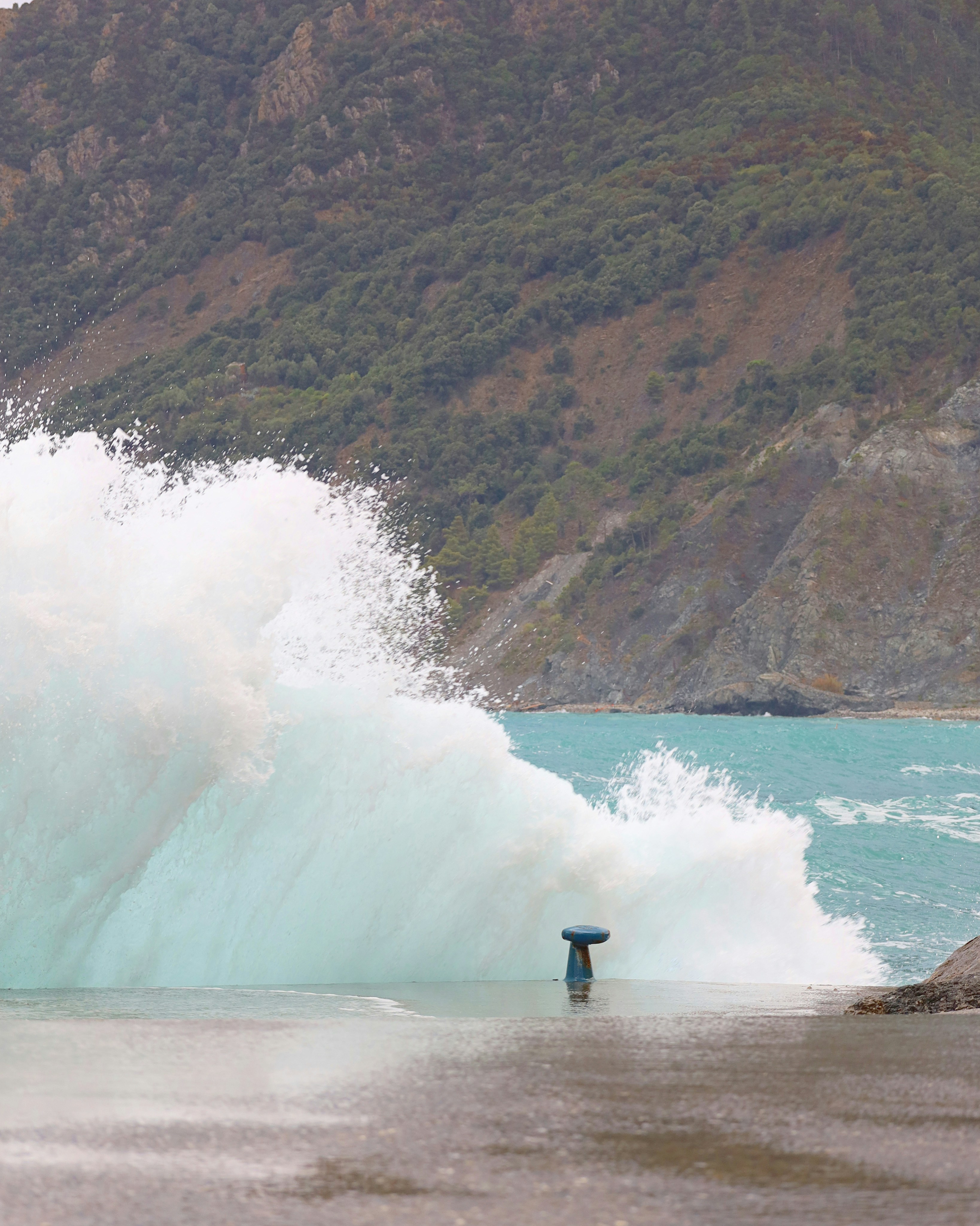 Turquoise Crest Collision Along a Cliffed Shore