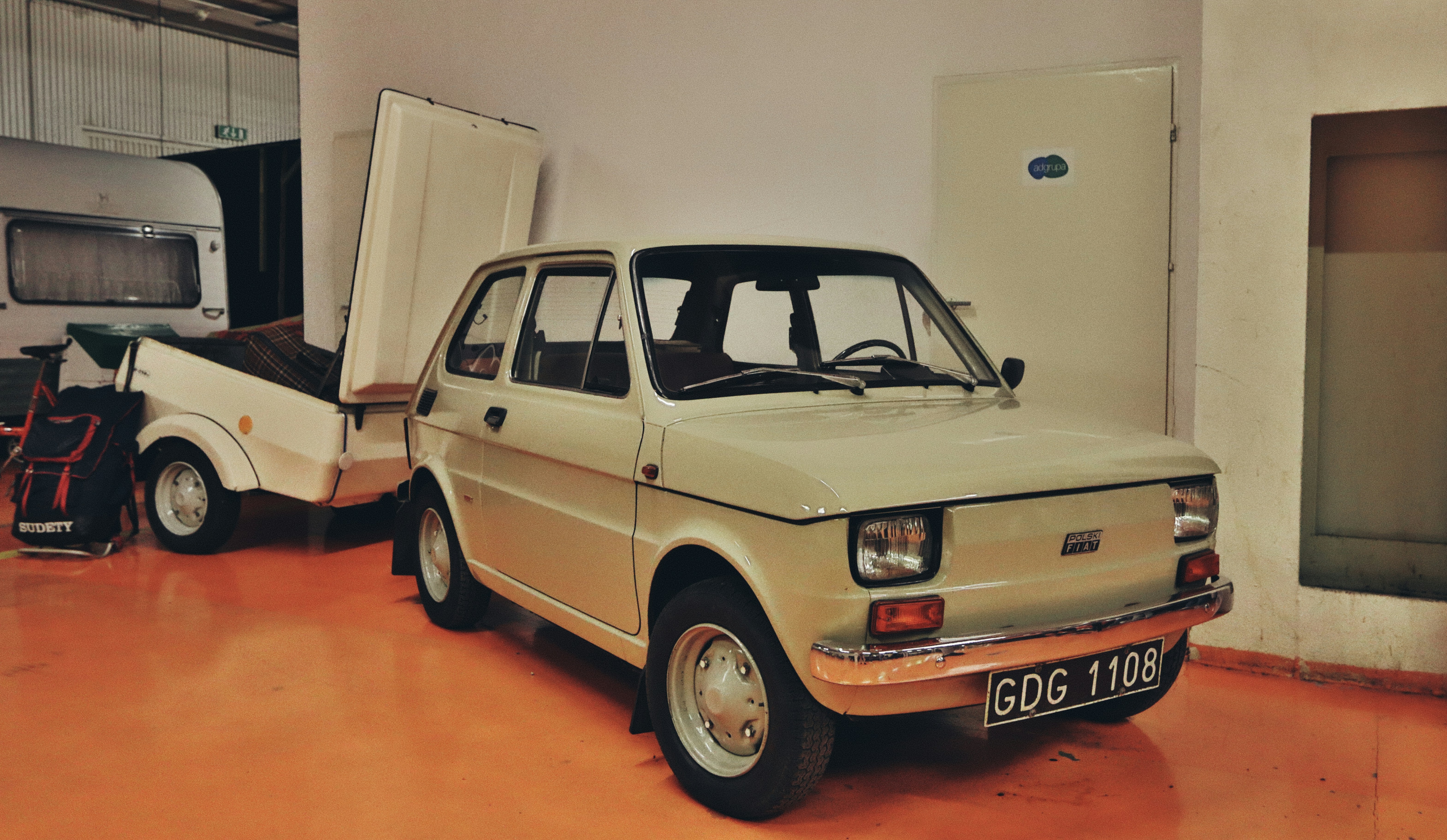 Fiat 126p Photos | Télécharger des images gratuites sur Unsplash