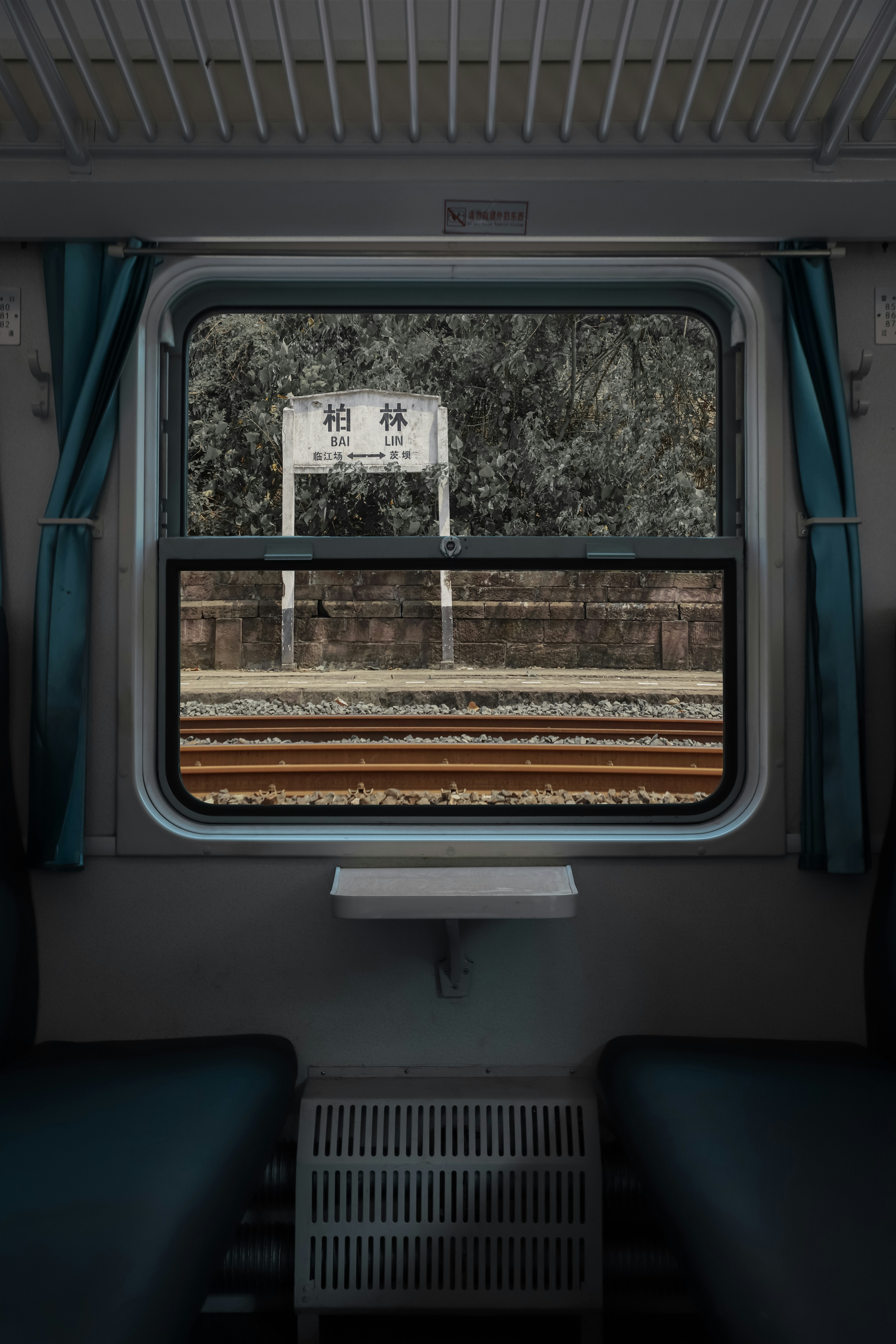 Blue and gray car door photo – Free 重庆市中国 Image on Unsplash