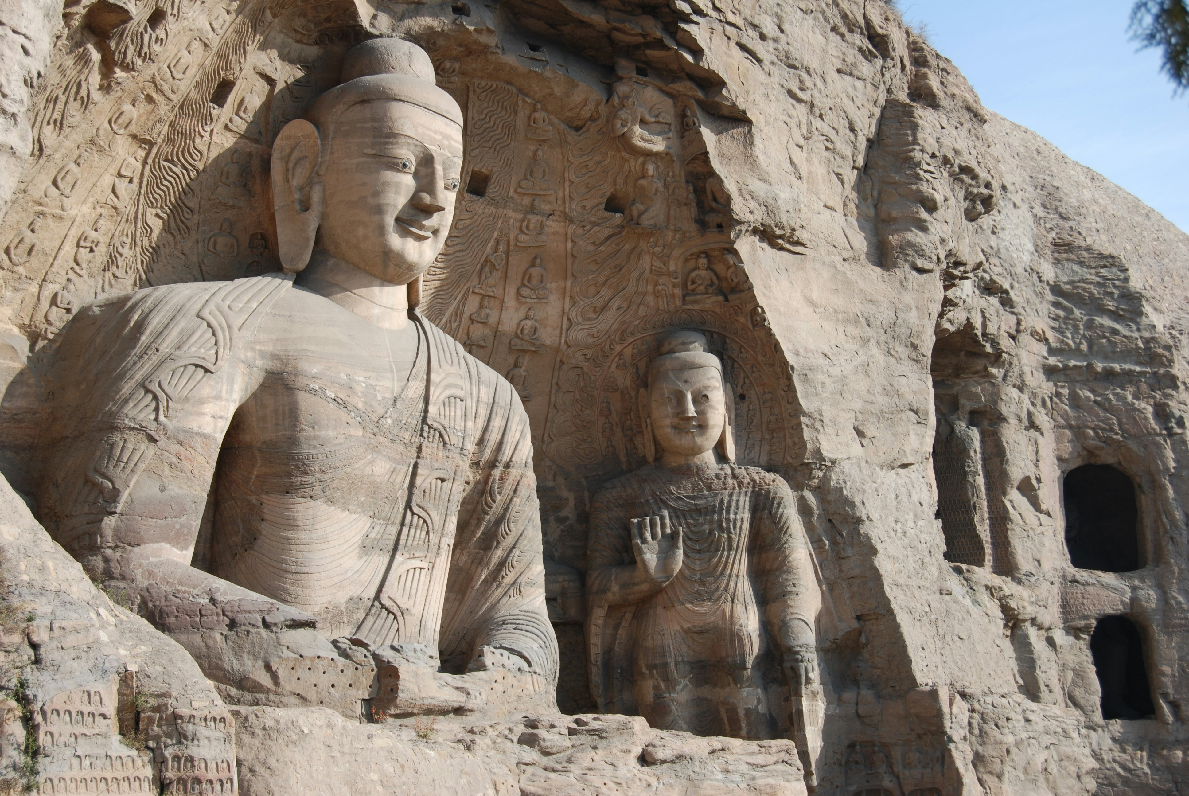 Brown stone statue during daytime photo – Free Person Image on Unsplash