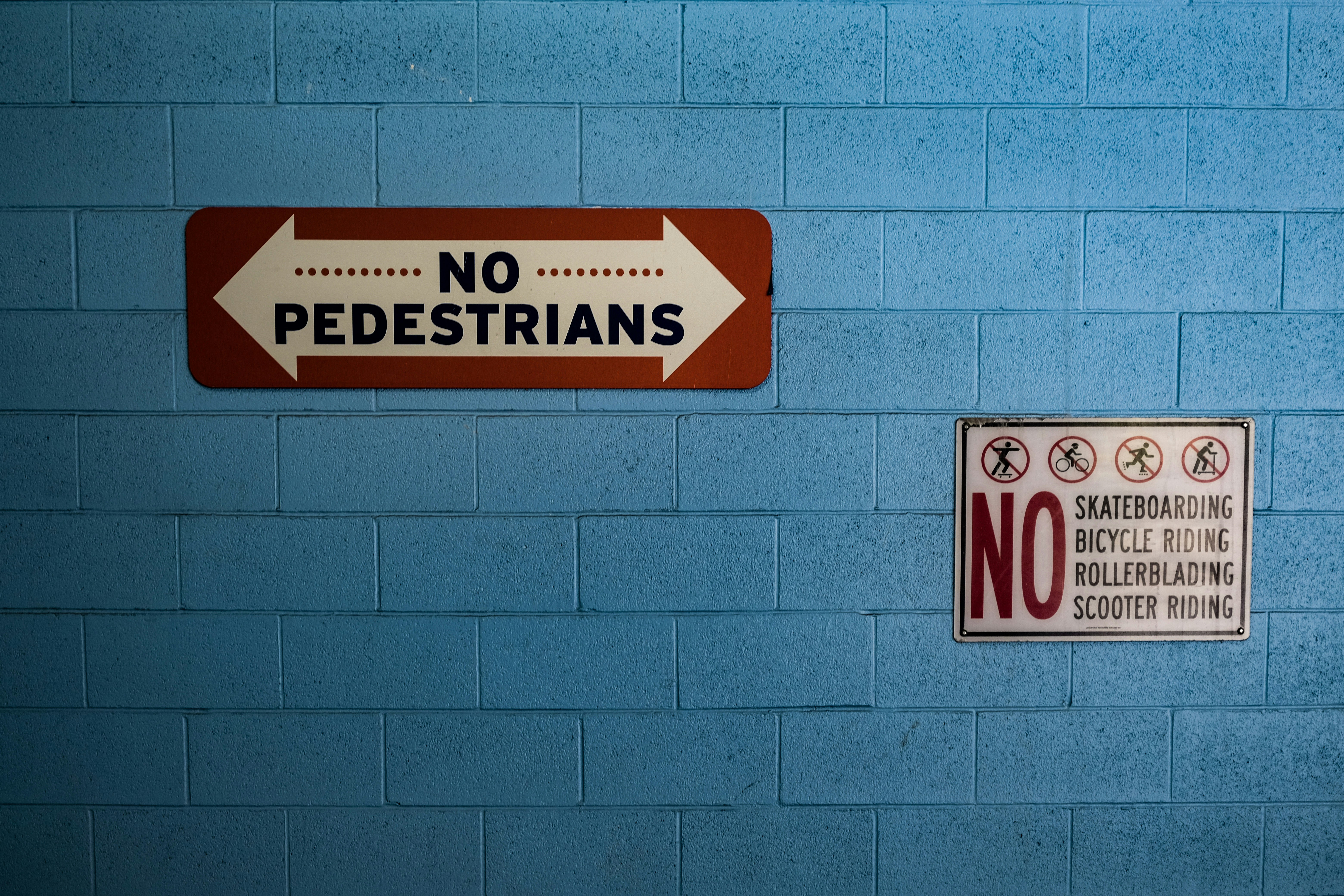 Cobalt Facade: Dual No-Entry Signs on a Quiet Wall