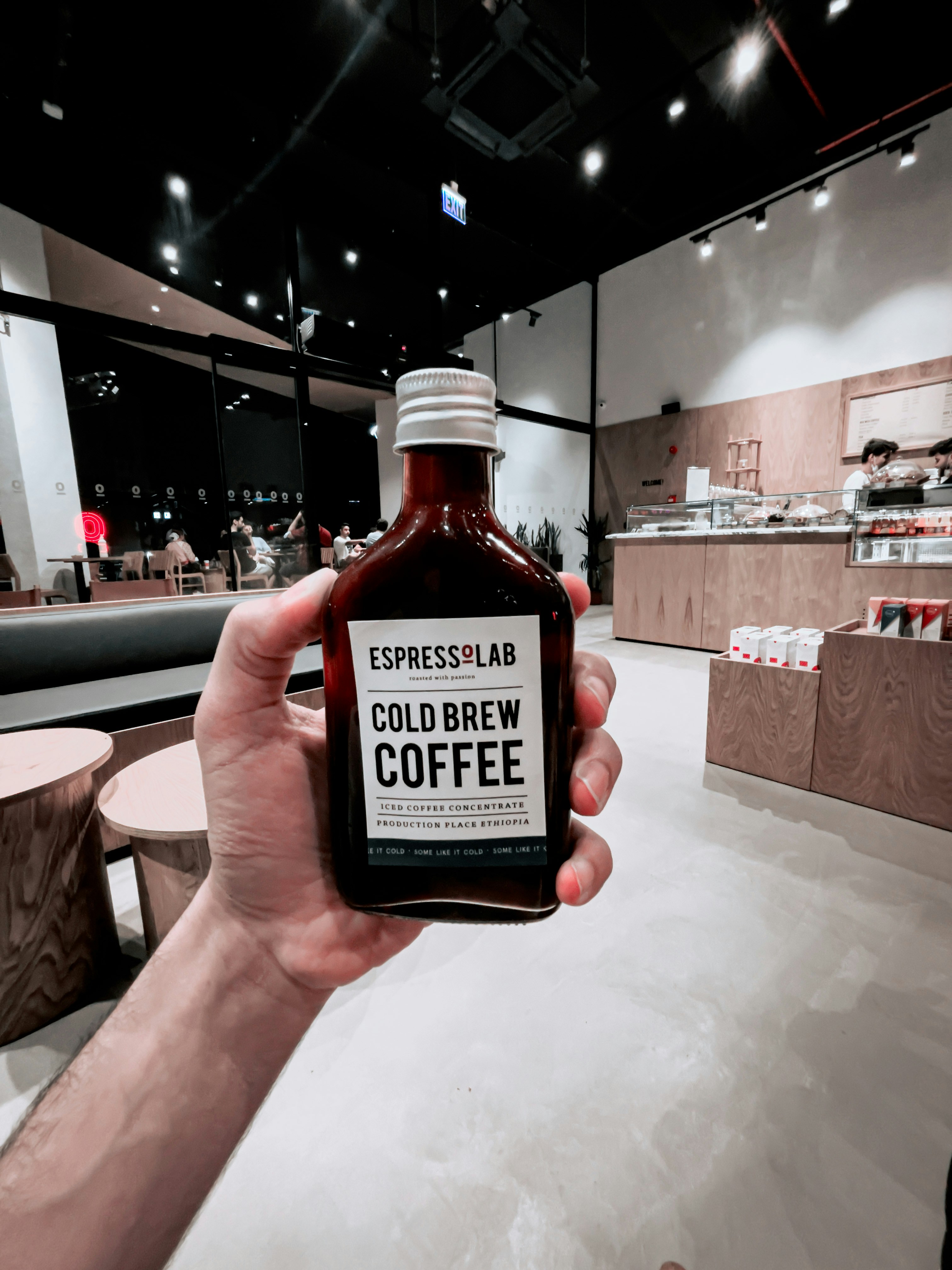 Cold Brew in Focus: A Solo Bottle Paned by Café Lights