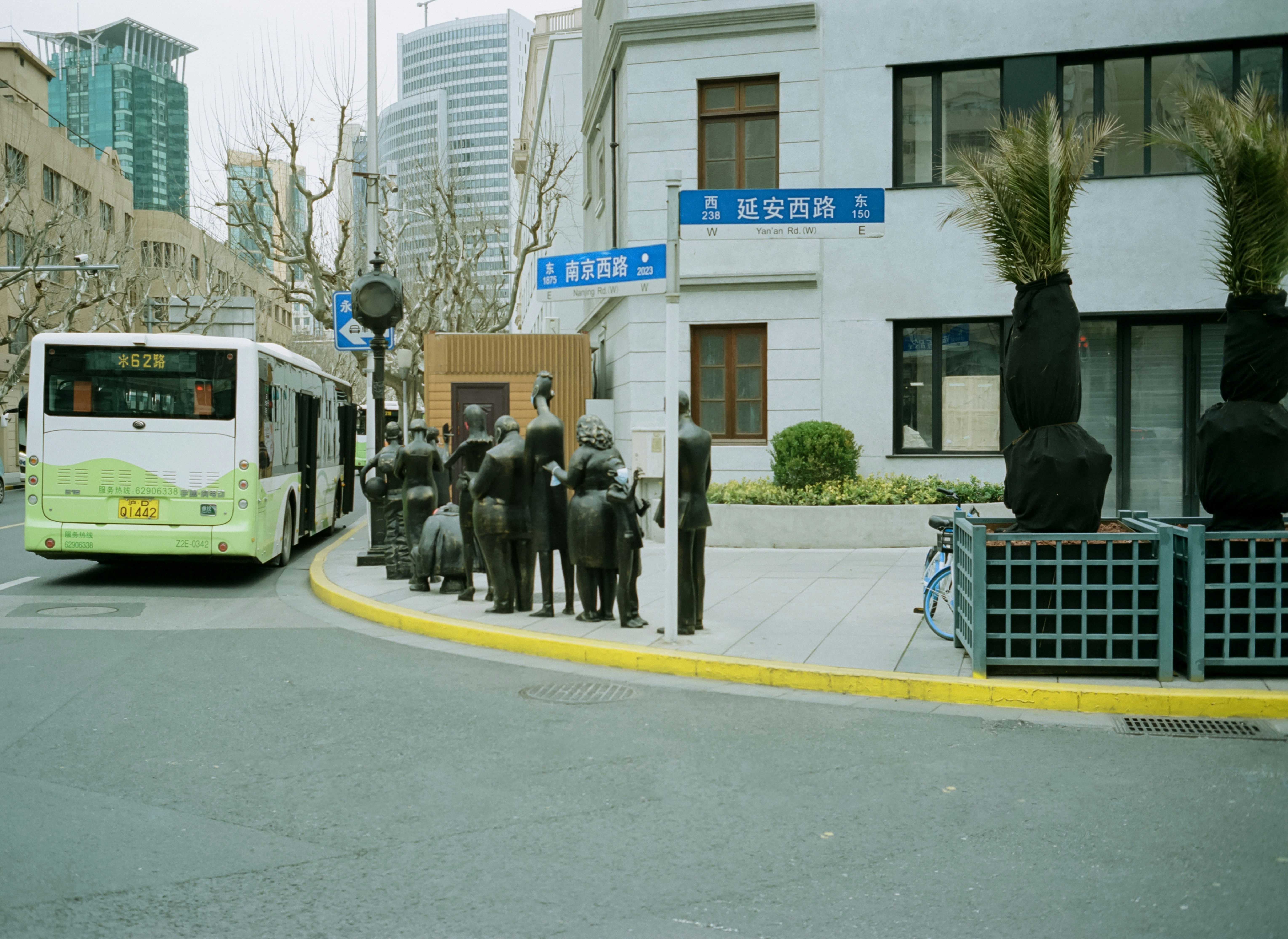 清晨的时候非常短暂,但不管是为了生计也好、运动也好、爱好也好、哪怕你只是睡觉也罢,都请不要忘记那圣光带来的庇护....以及那短暂的宁静时光.