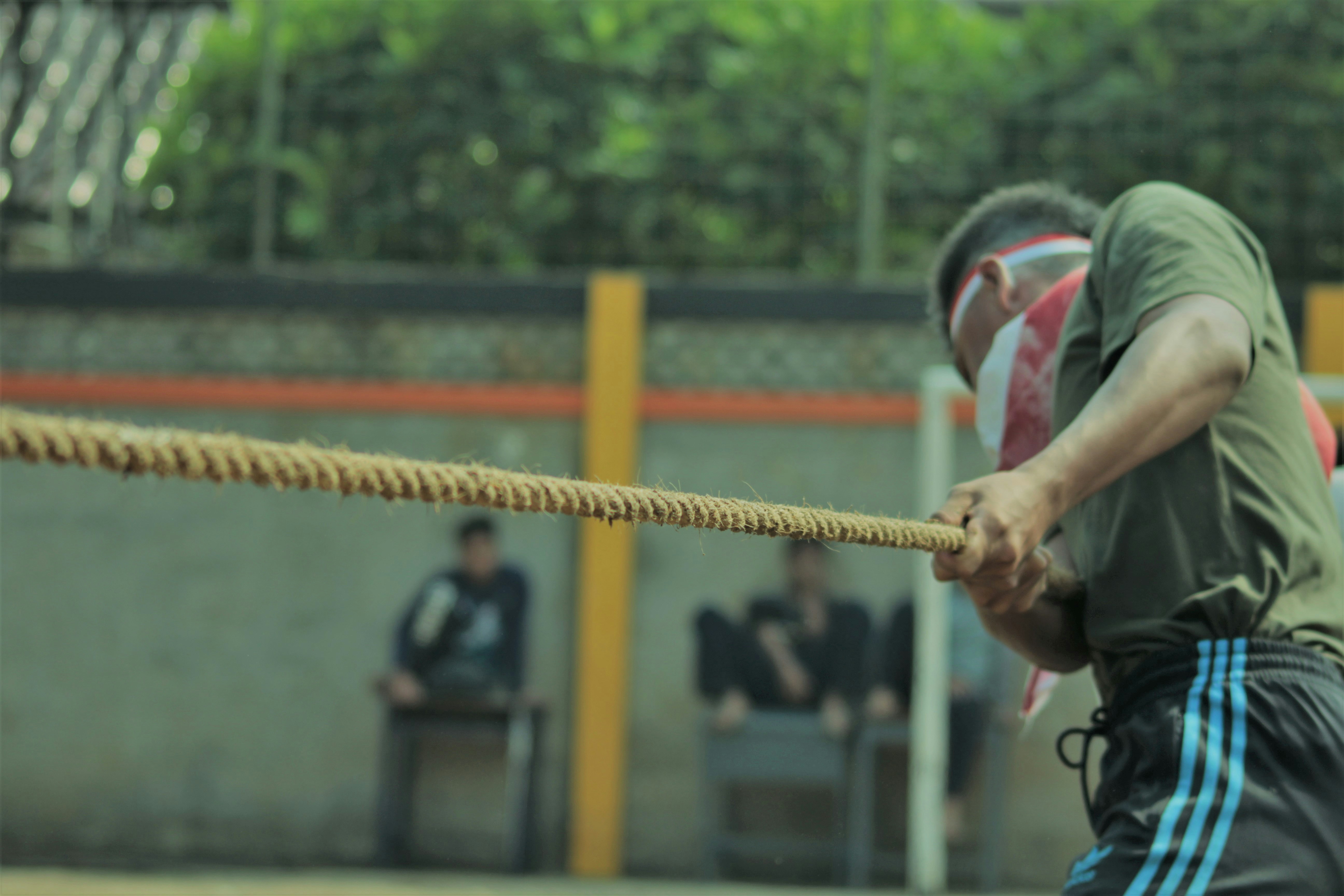 Man in white shirt holding rope photo – Free Indonesia Image on Unsplash