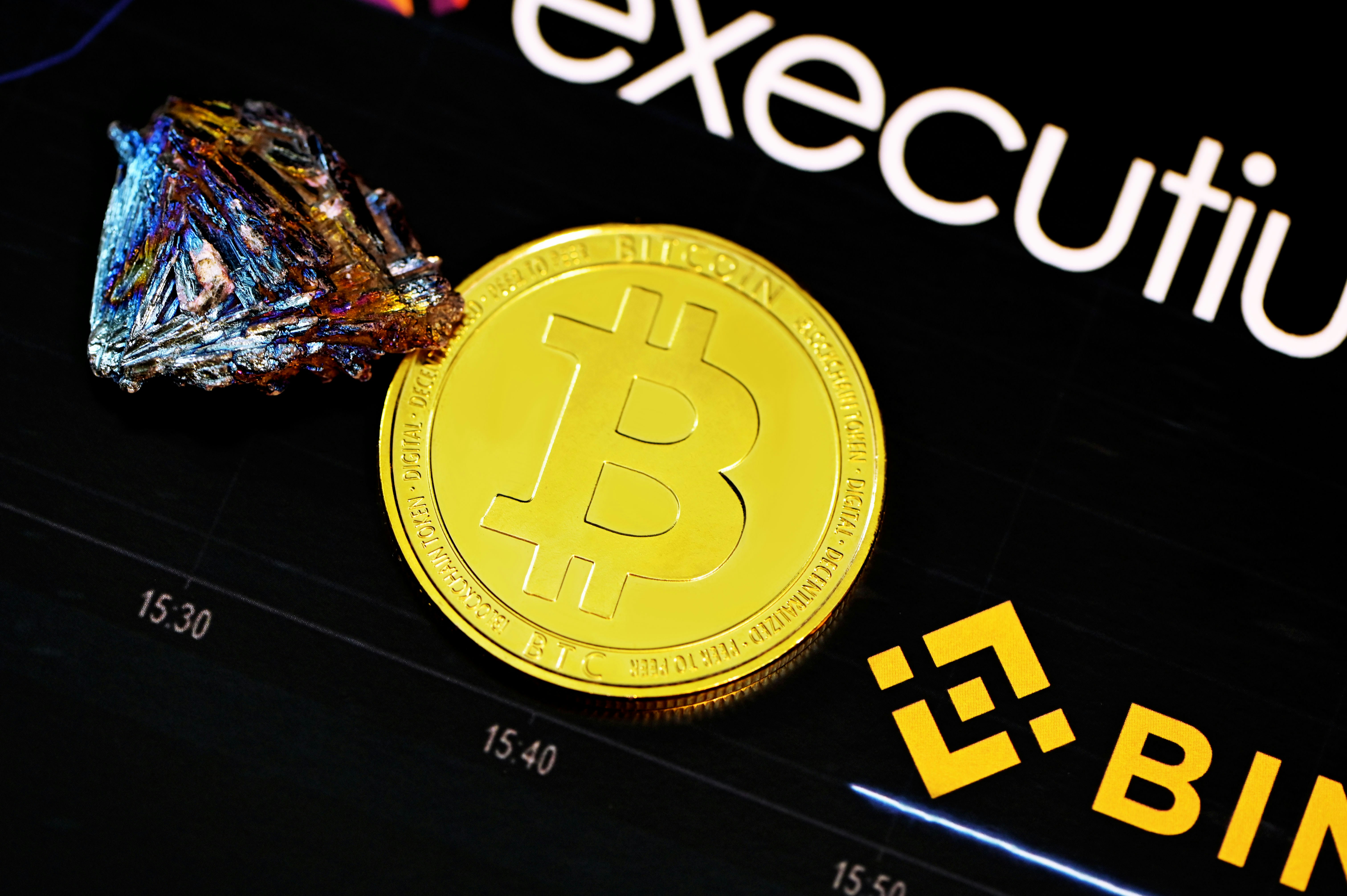 Gold round coin on black surface photo – Free Gold Image on Unsplash