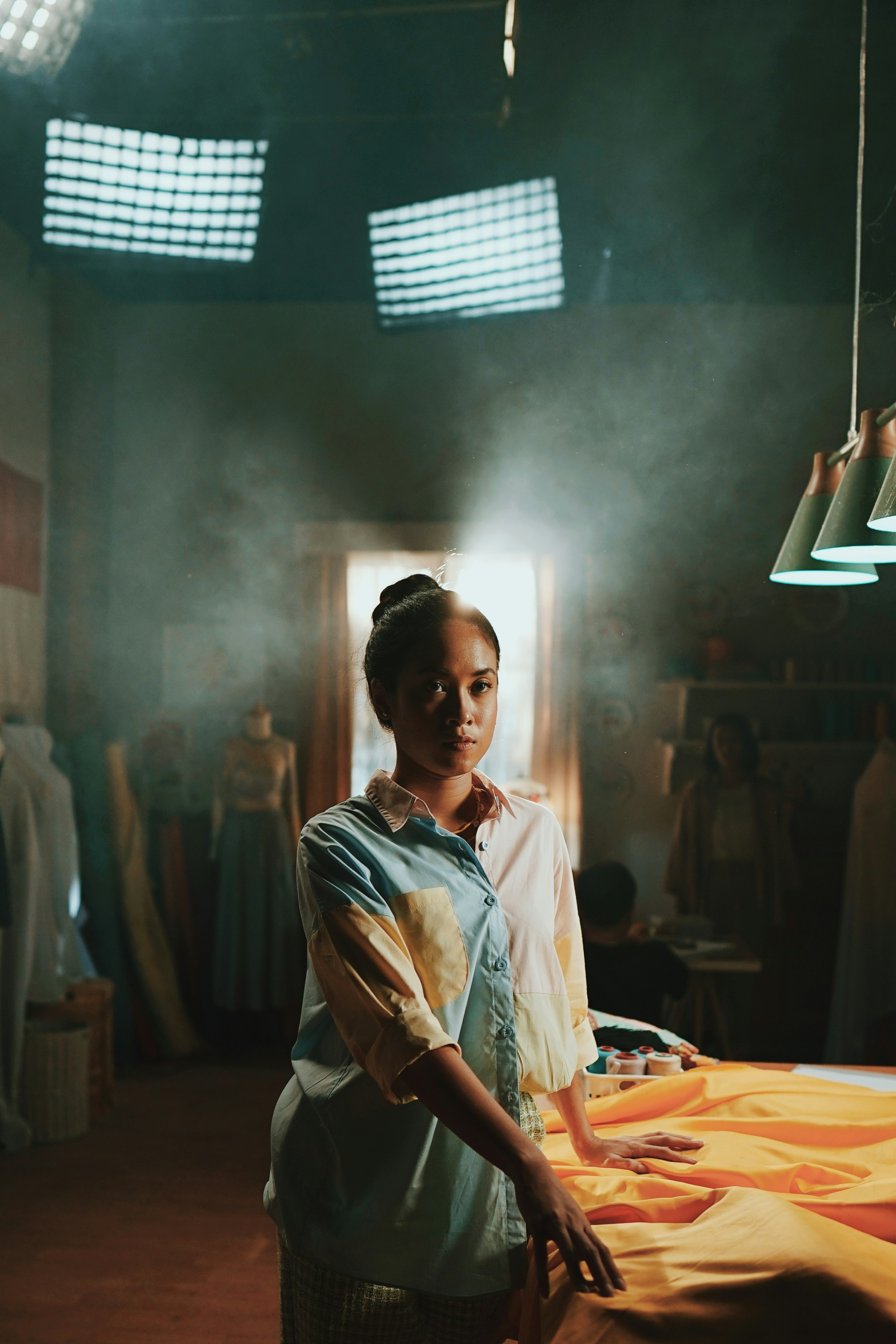 Man in white button up shirt sitting on chair photo – Free Kluwih sunda ...