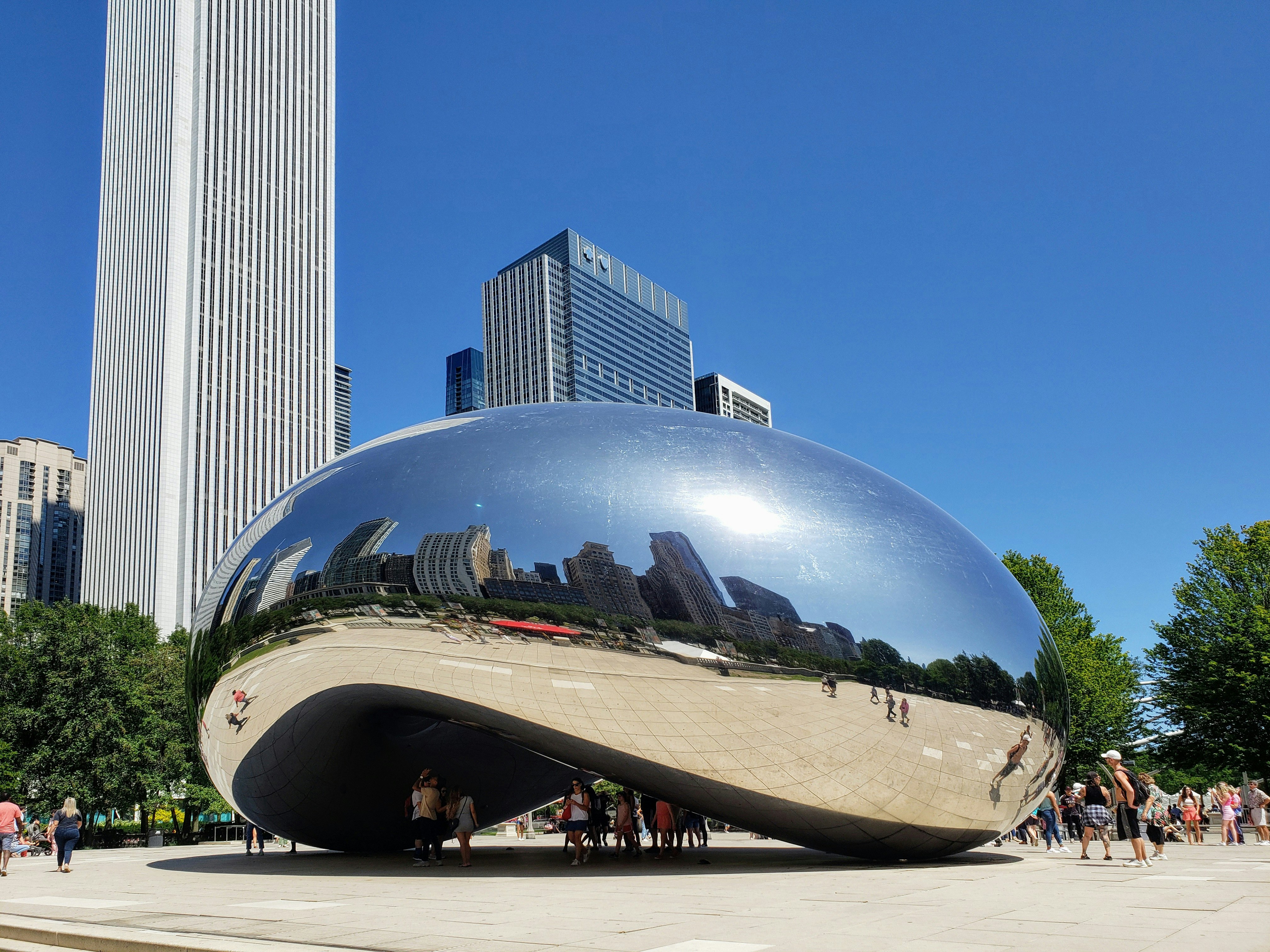 Silvery Echoes: The Bean Refracts Chicago's Skyline Under a Crystal Sky