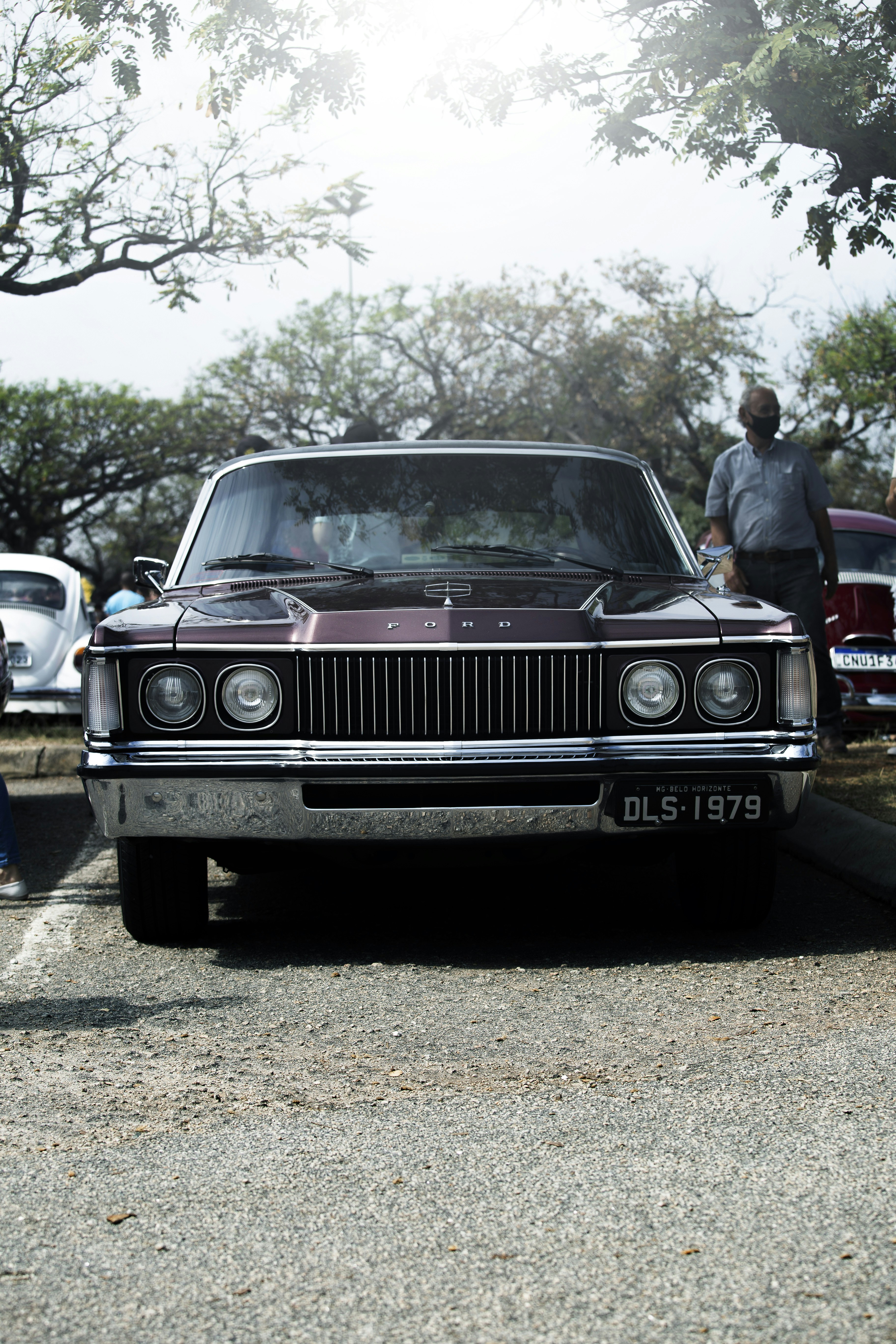 Centerstage Chrome: A 1979 Ford at a sunlit car show