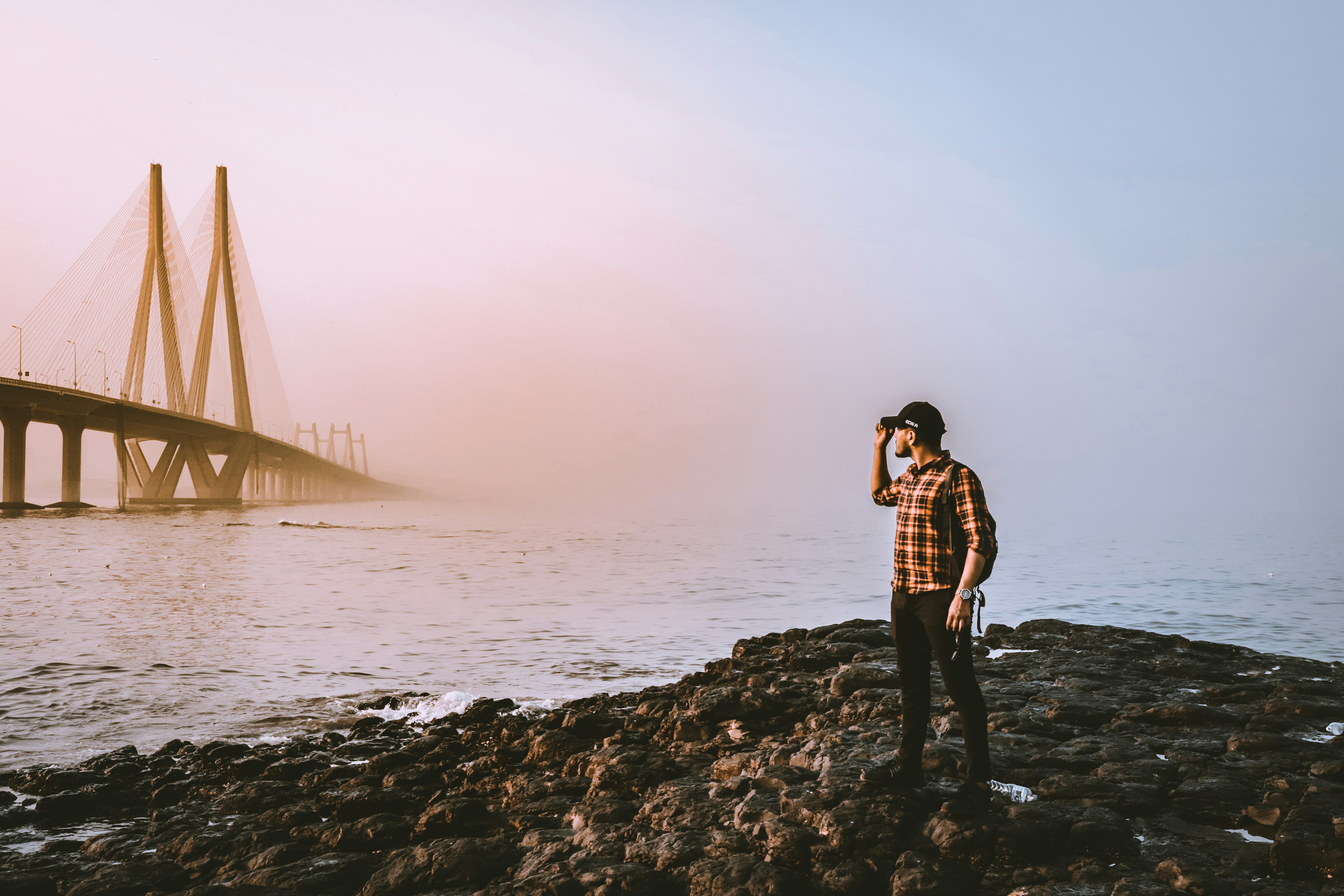 Mist-Wrapped Shore: A Photographer Frames the Fog-Washed Bridge