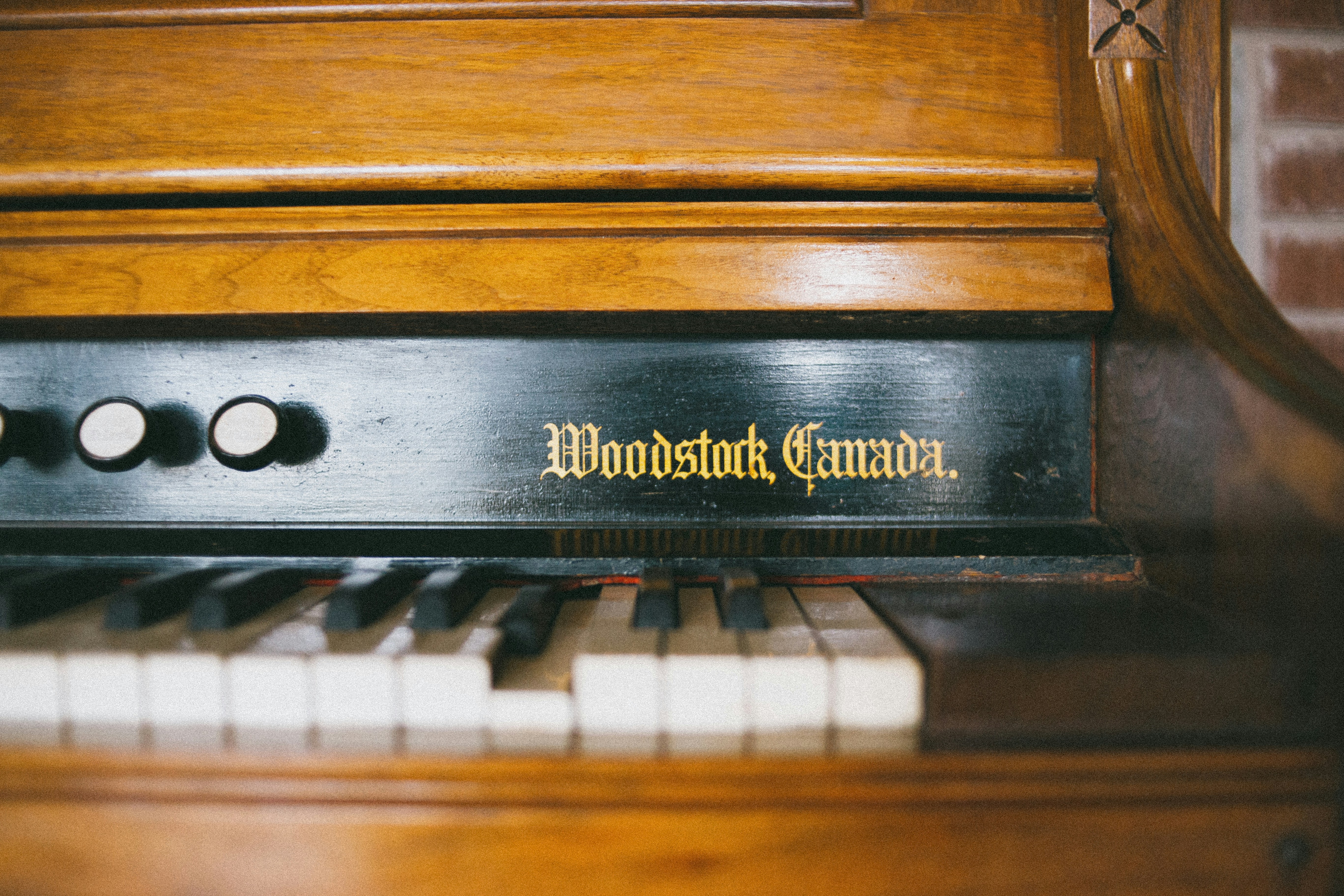 brown and white upright piano