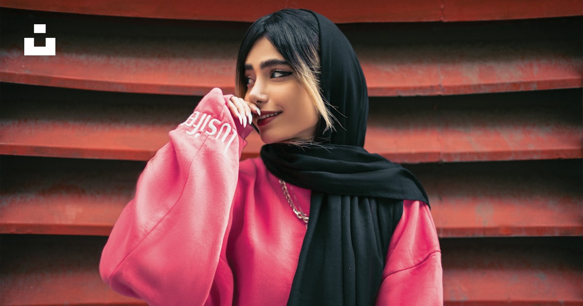 Foto Mujer Con Hiyab Negro Y Hiyab Rosa Imagen Ropa Gratis En Unsplash