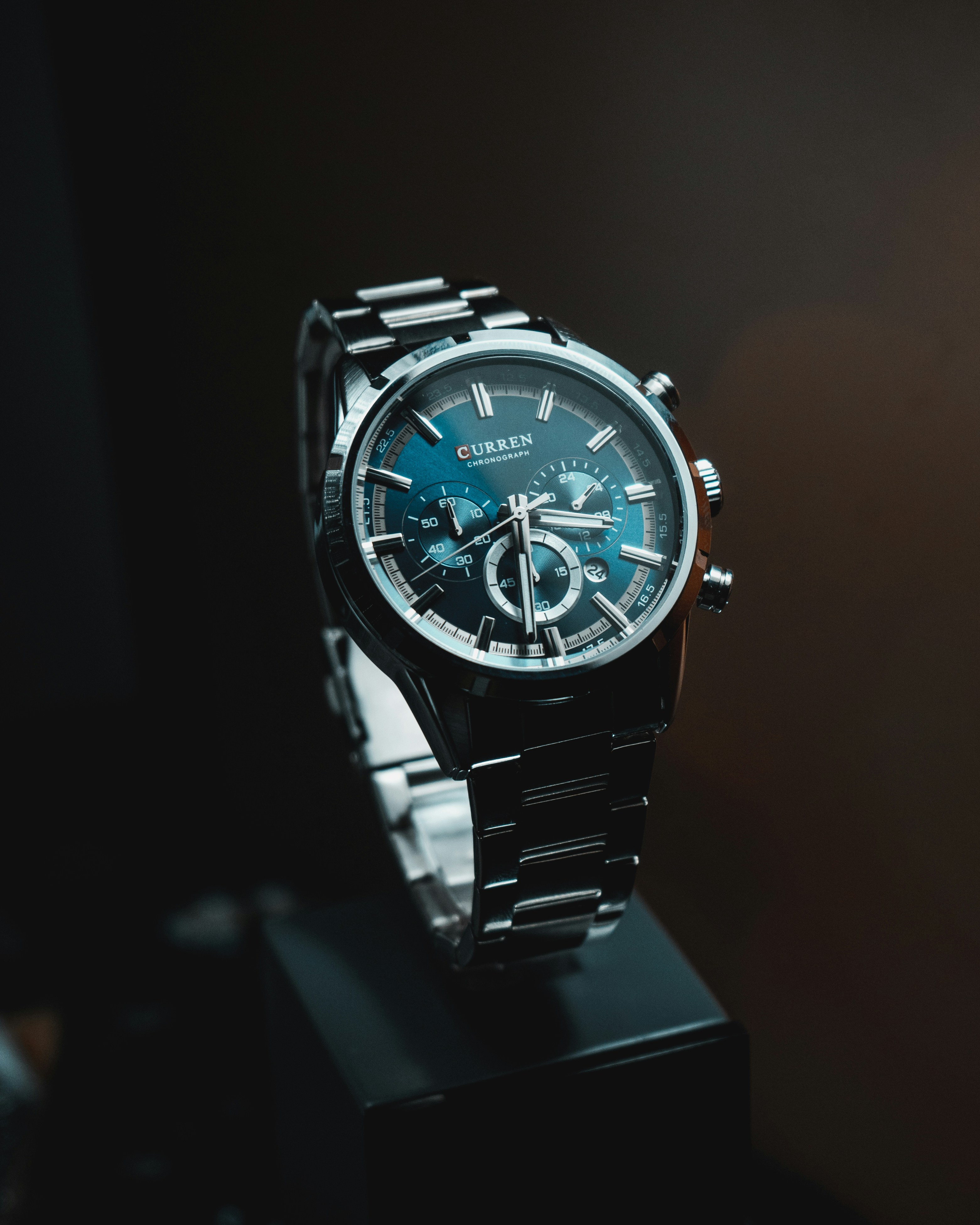 Silver link bracelet round chronograph watch photo – Free Algeria Image on Unsplash