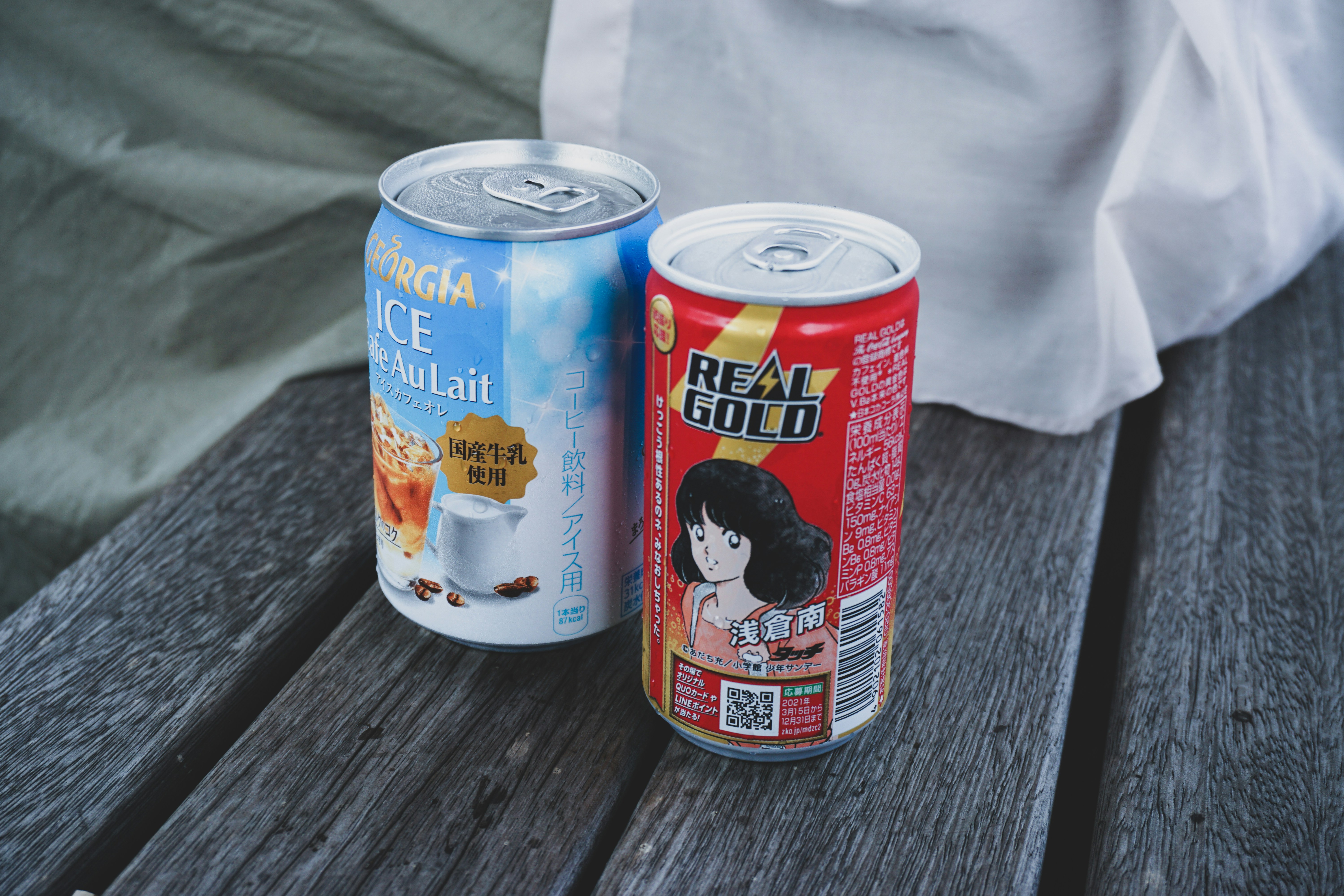 Blue and red labeled can photo – Free Tin Image on Unsplash