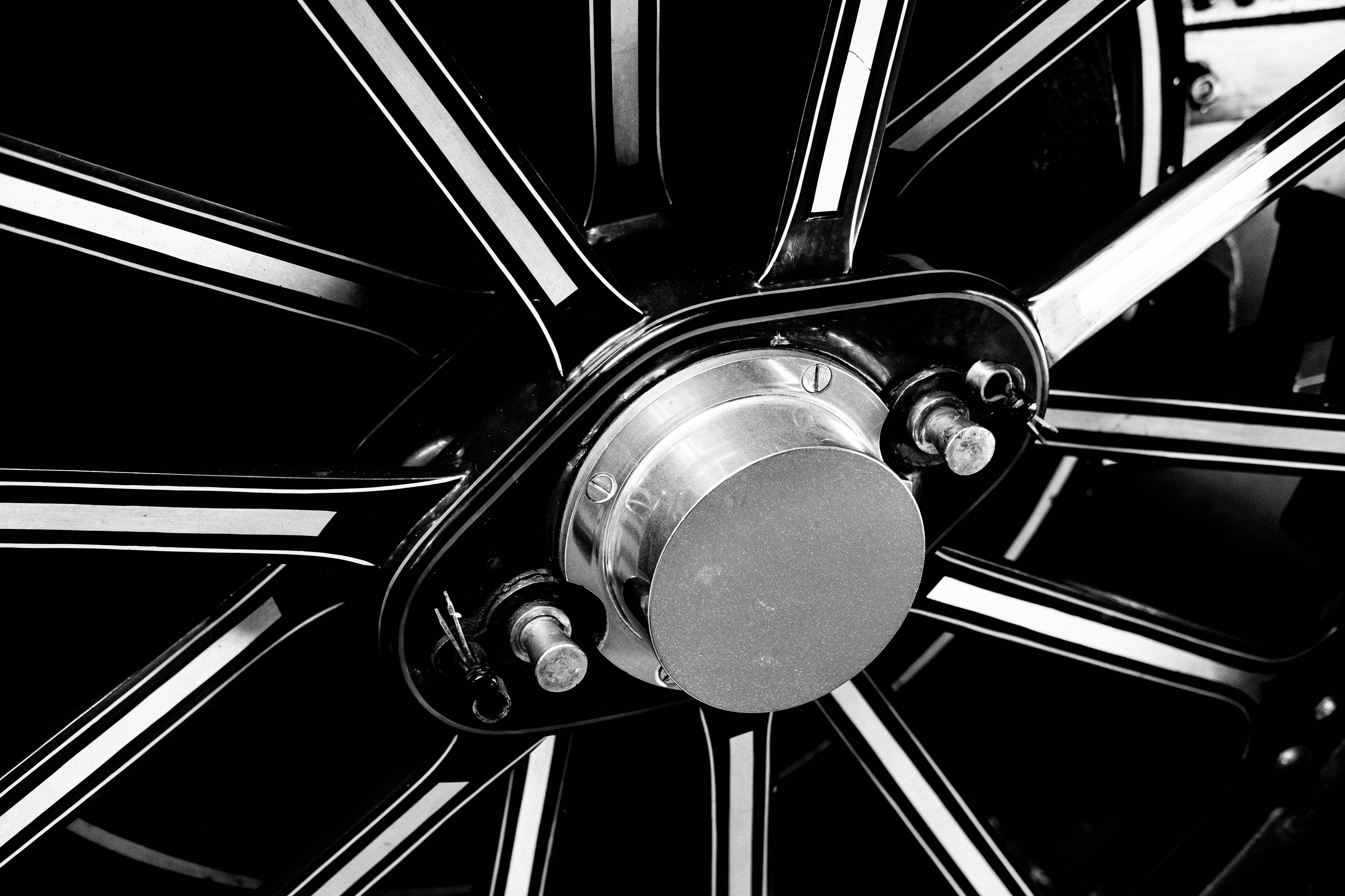 Silver and black 5 spoke wheel photo – Free Scarborough Image on Unsplash