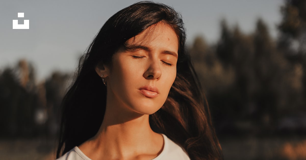 Woman In White Scoop Neck Shirt Photo Free Россия Image On Unsplash