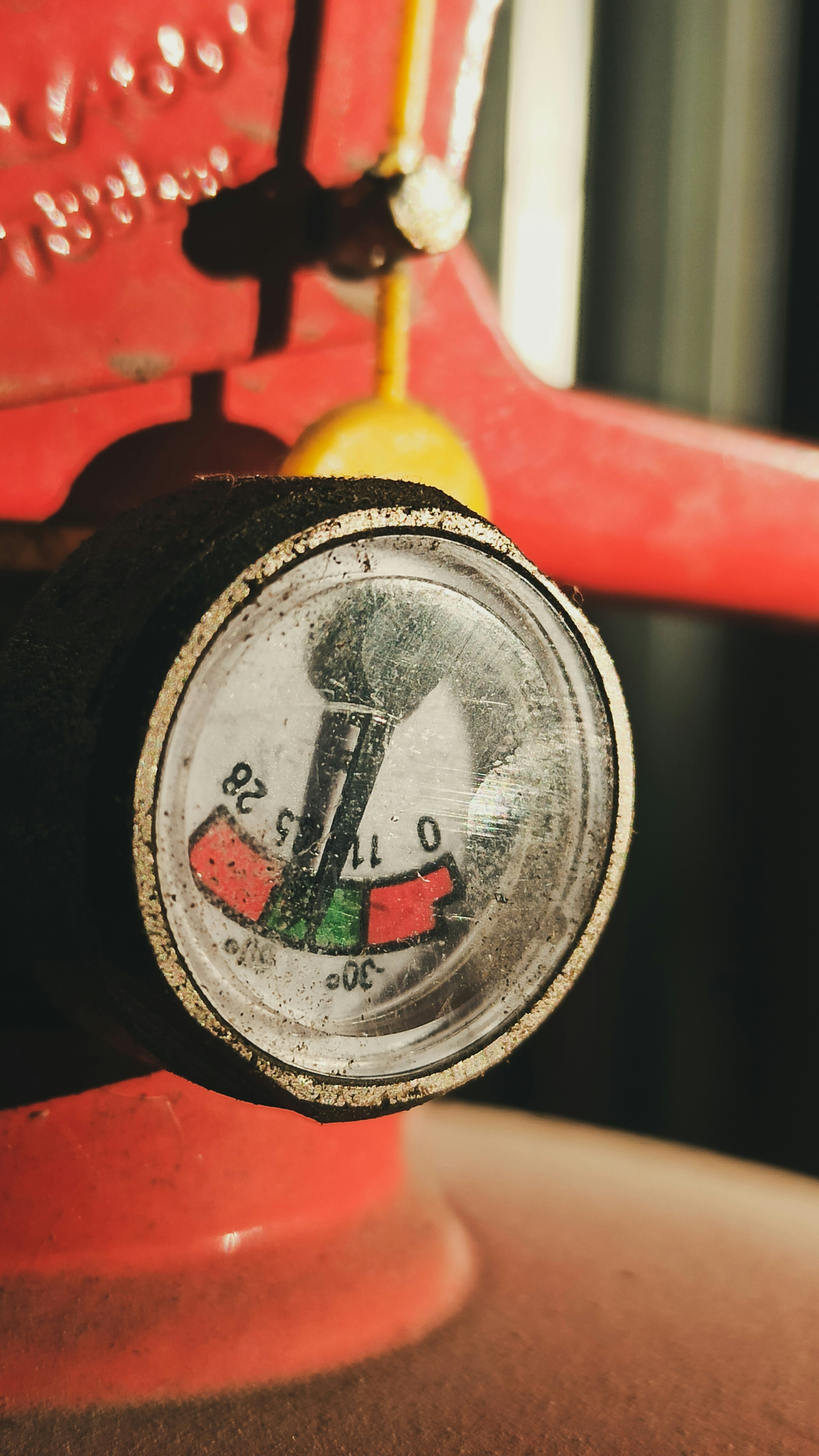 Barometer vs. Hygrometer - What's the Difference? | This vs. That