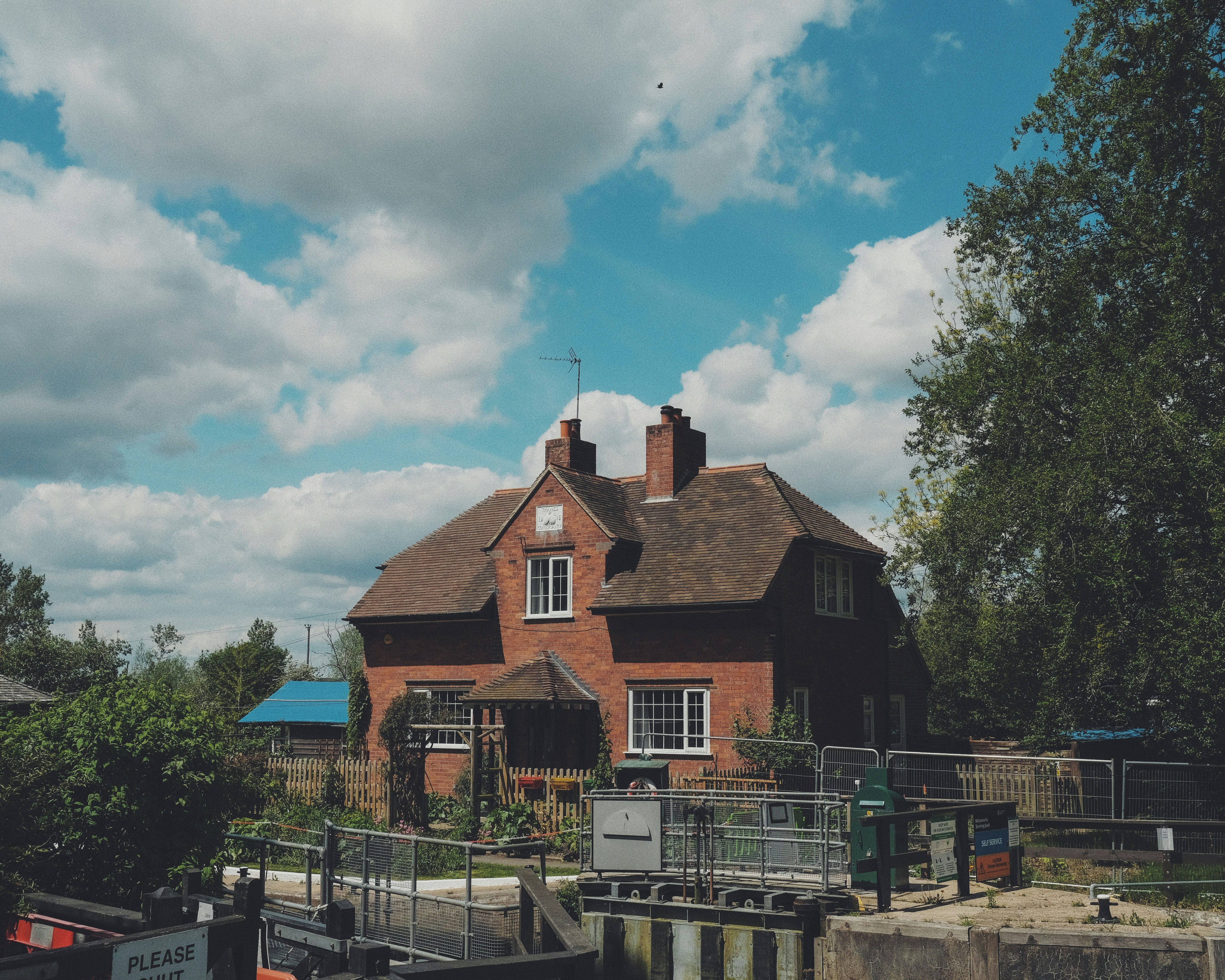 Brick Cottage by the Canal: A Quiet Thames-side Scene