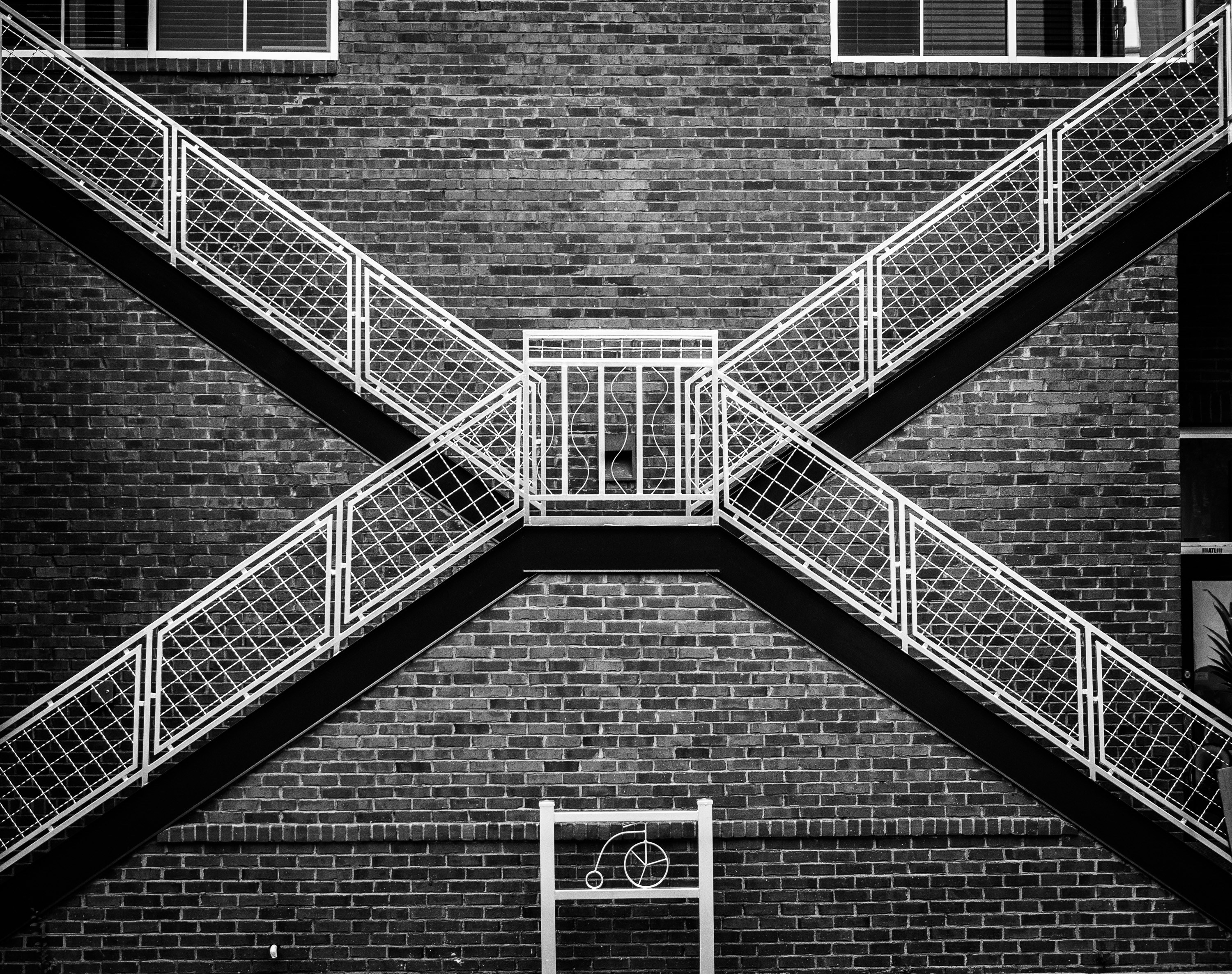 X-Frame on Brick: An Industrial Geometry Portrait