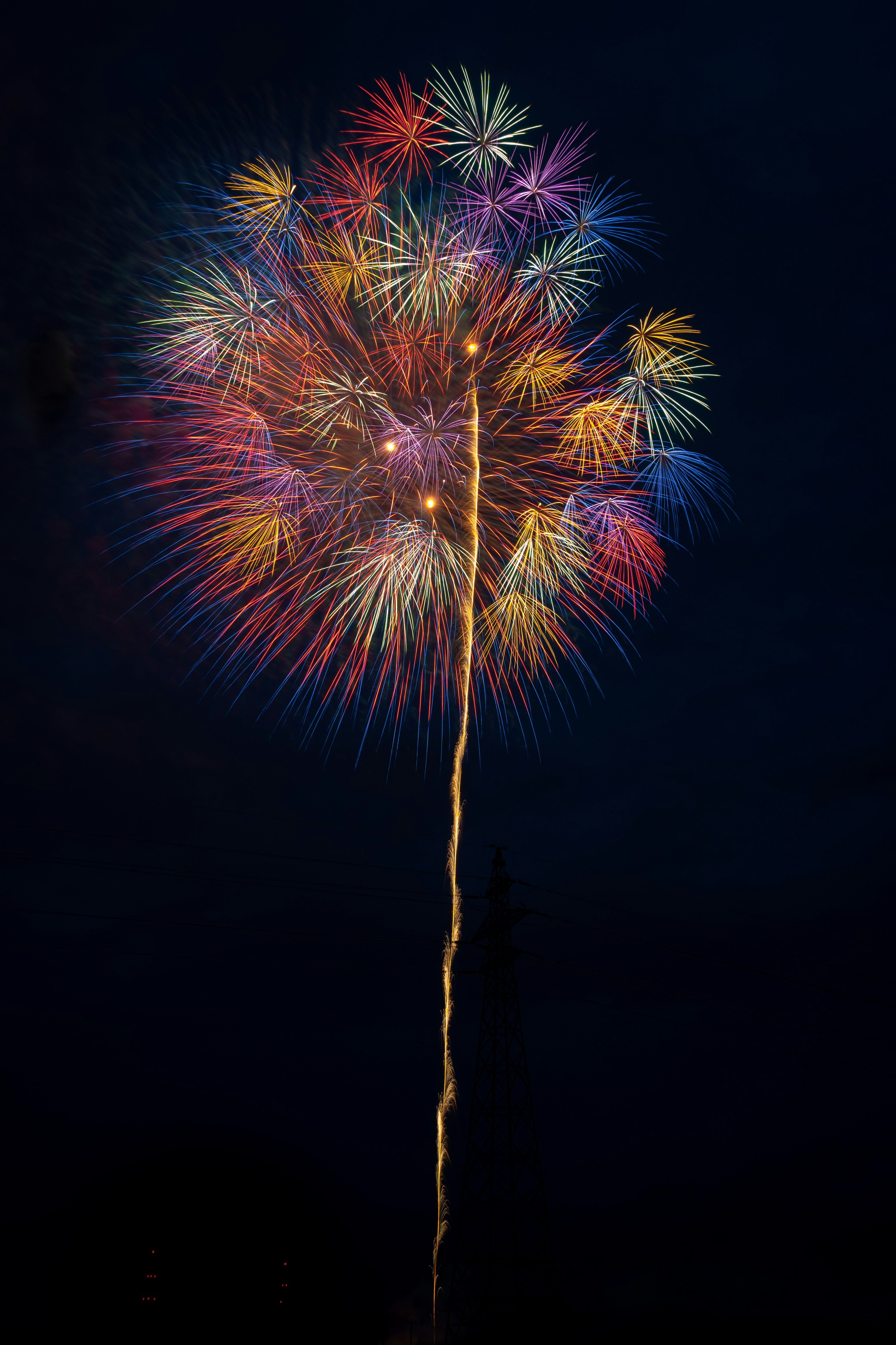 Red and yellow fireworks in the sky photo – Free Kariwa Image on Unsplash