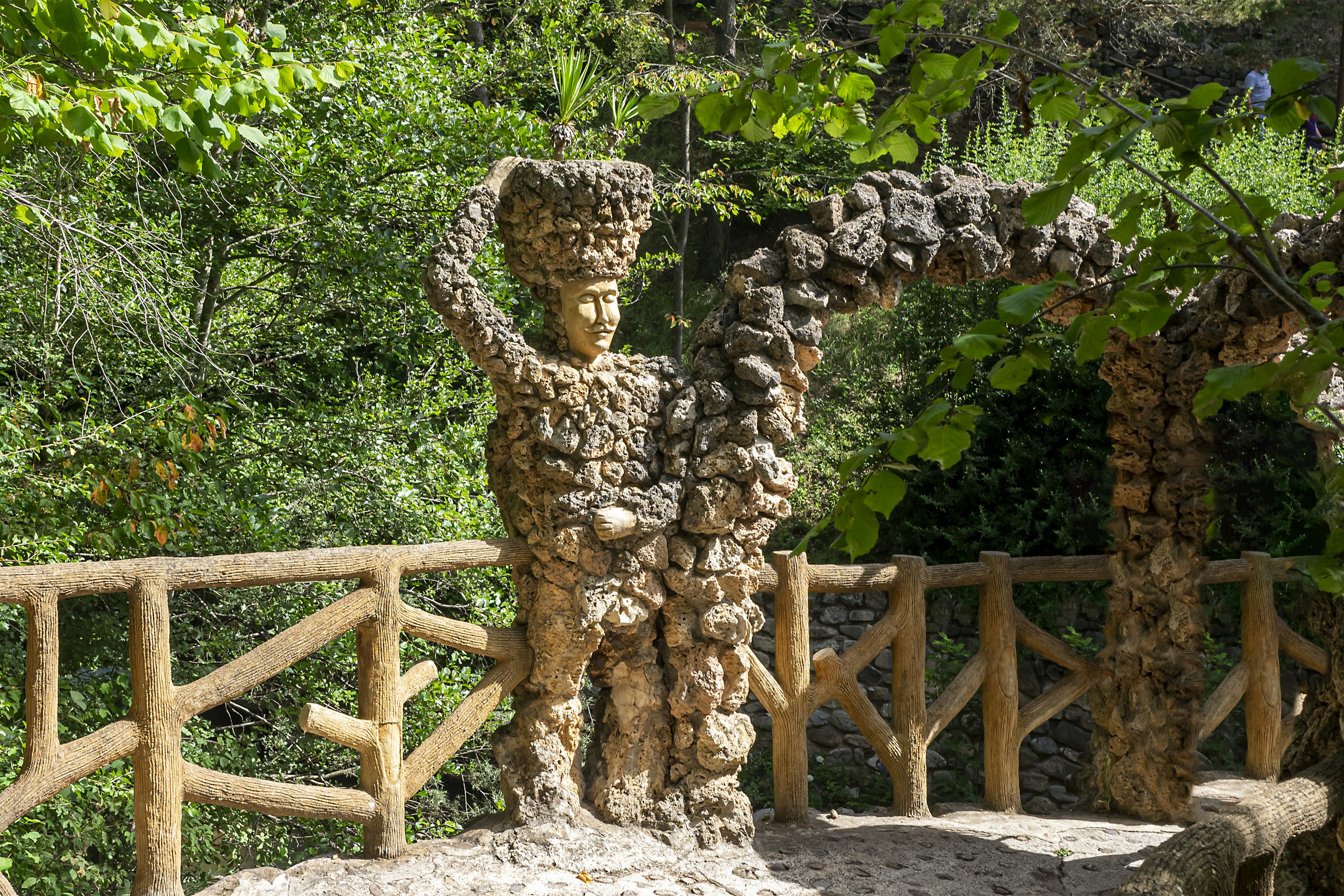 Stone Figure with Curved Archway Garden Nook