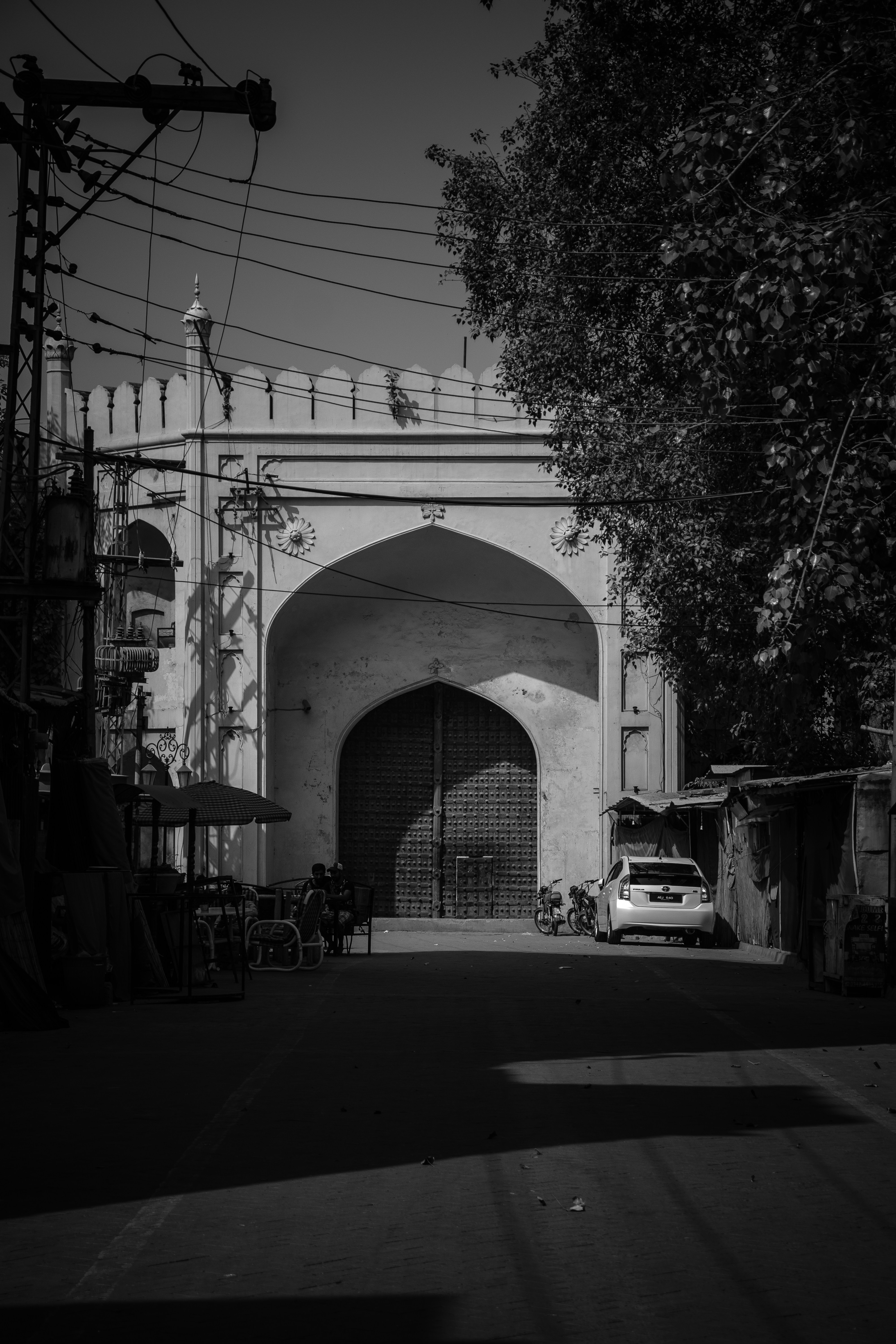 Archway Convergence: A Silent Street Toward a Closed Gate