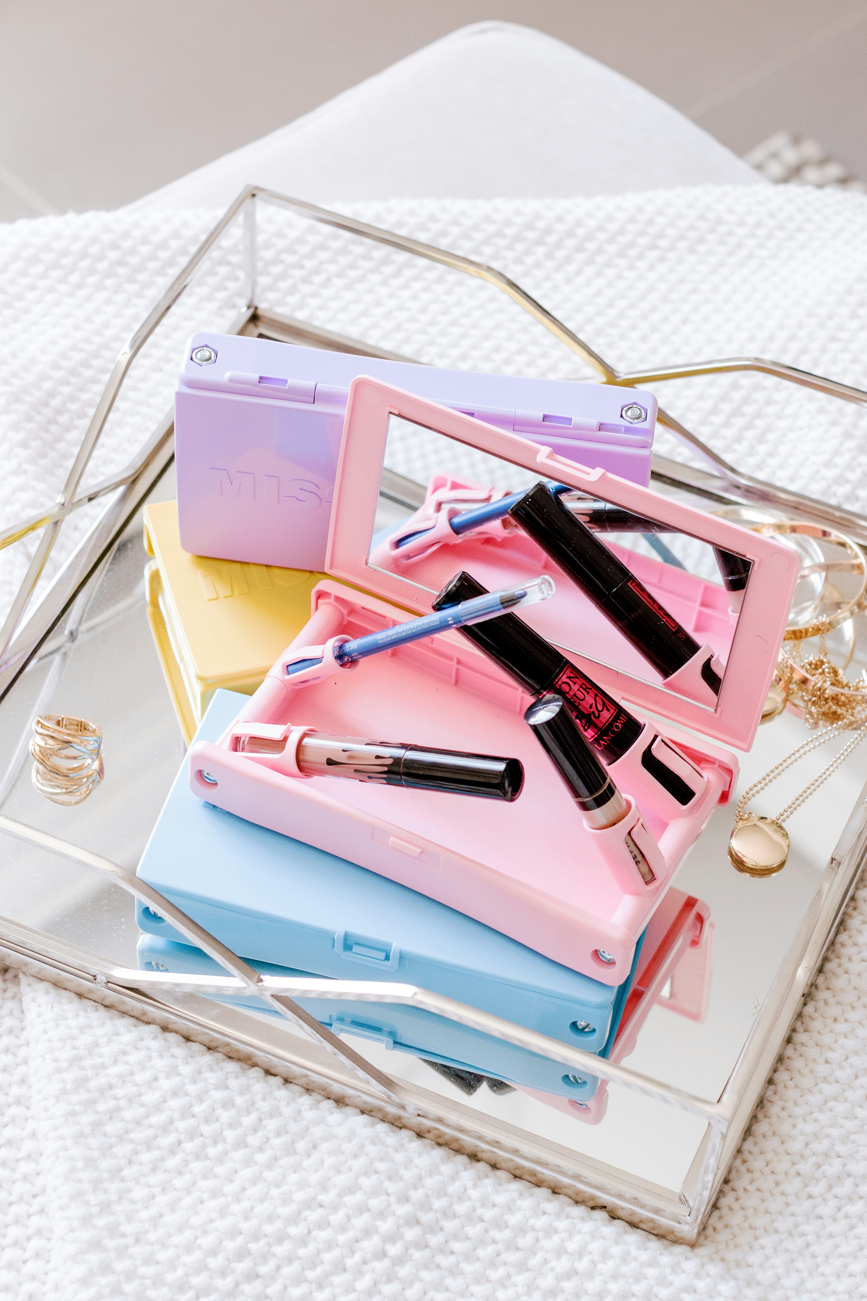 Pink and black hair flat iron in pink box photo – Free Fashion Image on ...