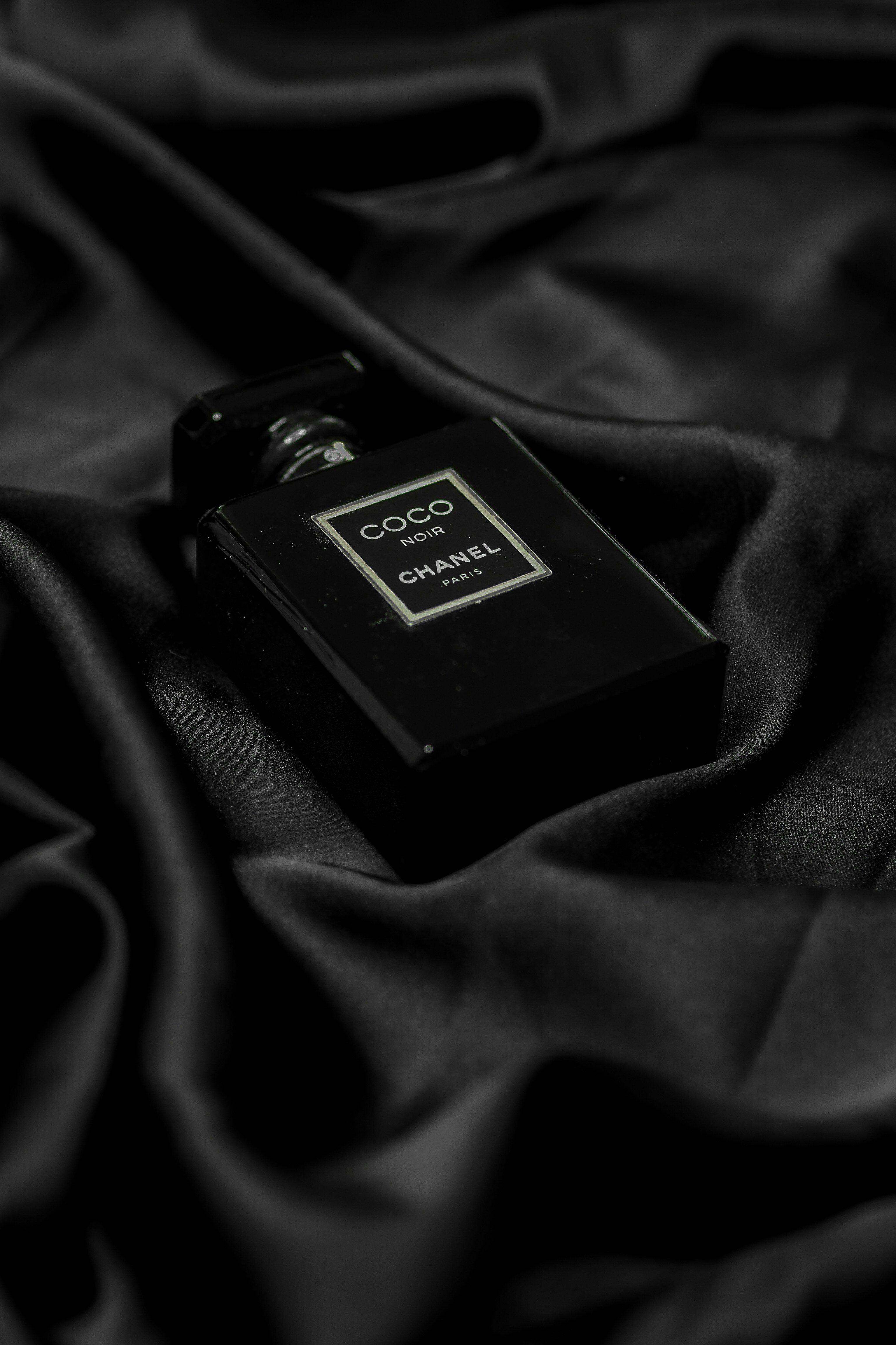 Black box mod on black textile photo – Free Human Image on Unsplash