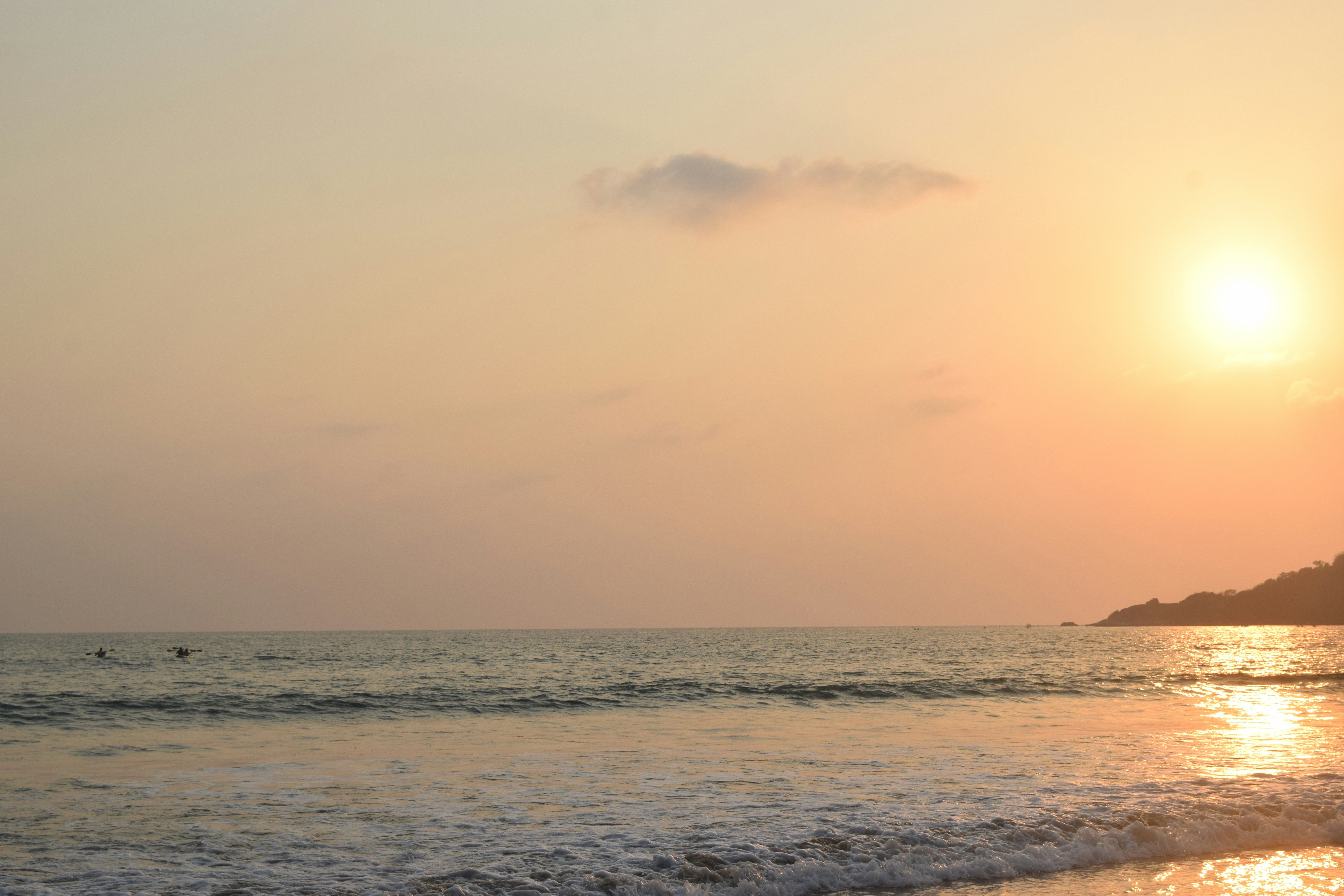 Agua azul del océano bajo el cielo azul durante el día foto – Imagen de ...