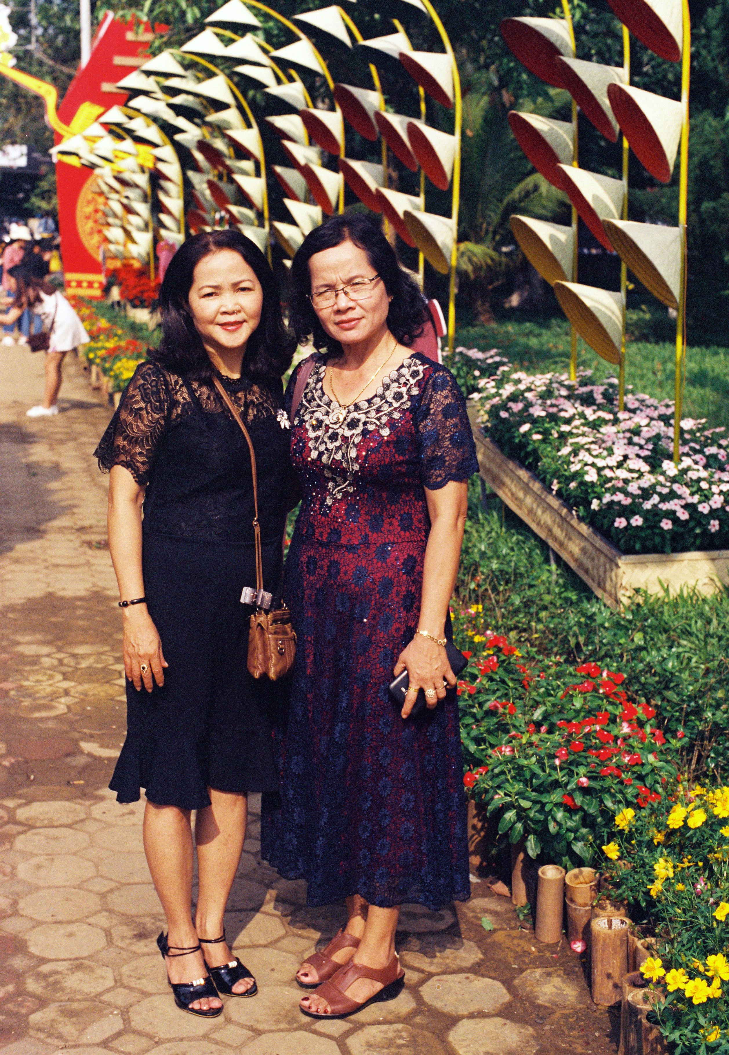 2 women standing on pathway photo – Free Human Image on Unsplash