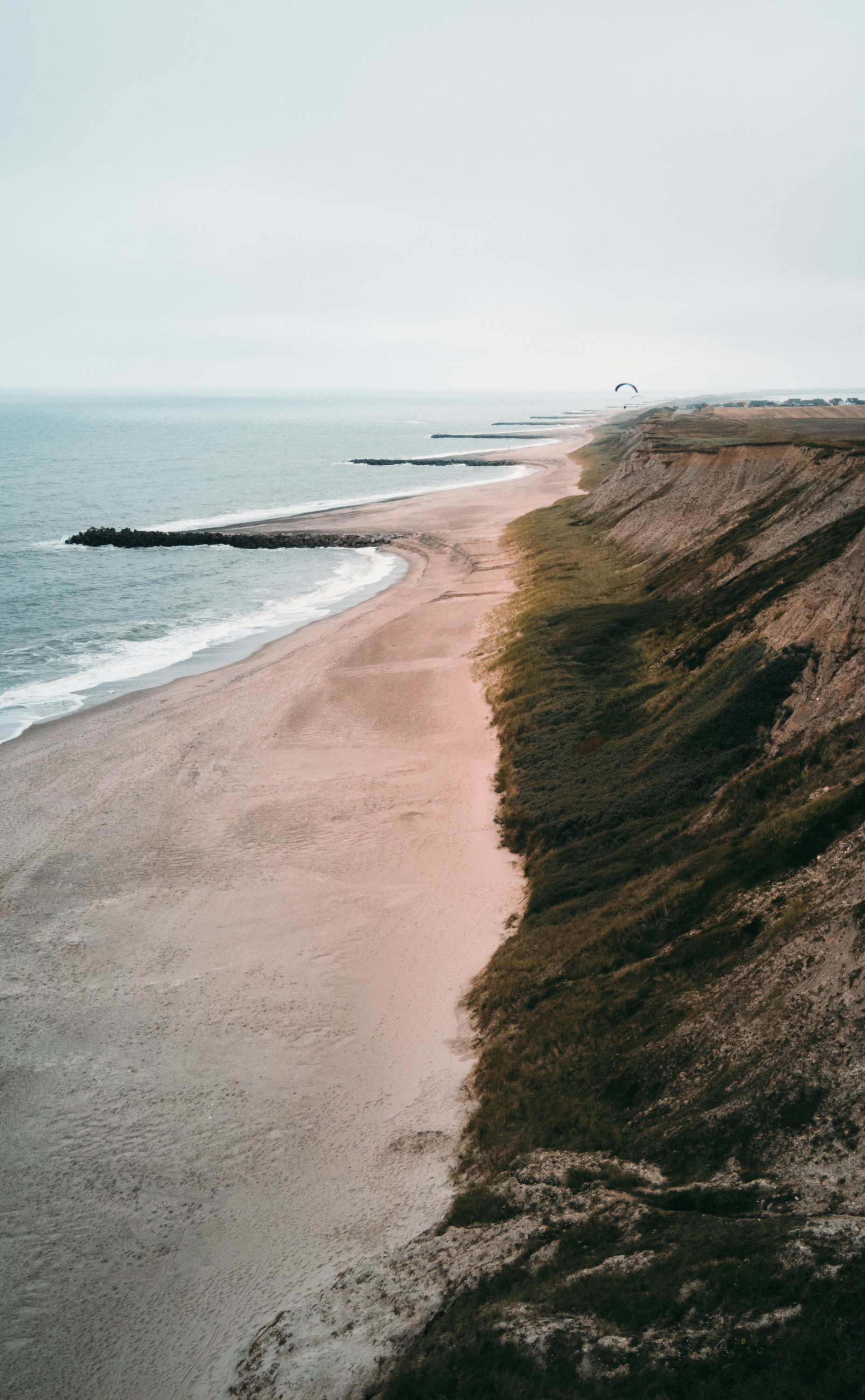 Brown sand beach during daytime photo – Free Dänemark Image on Unsplash