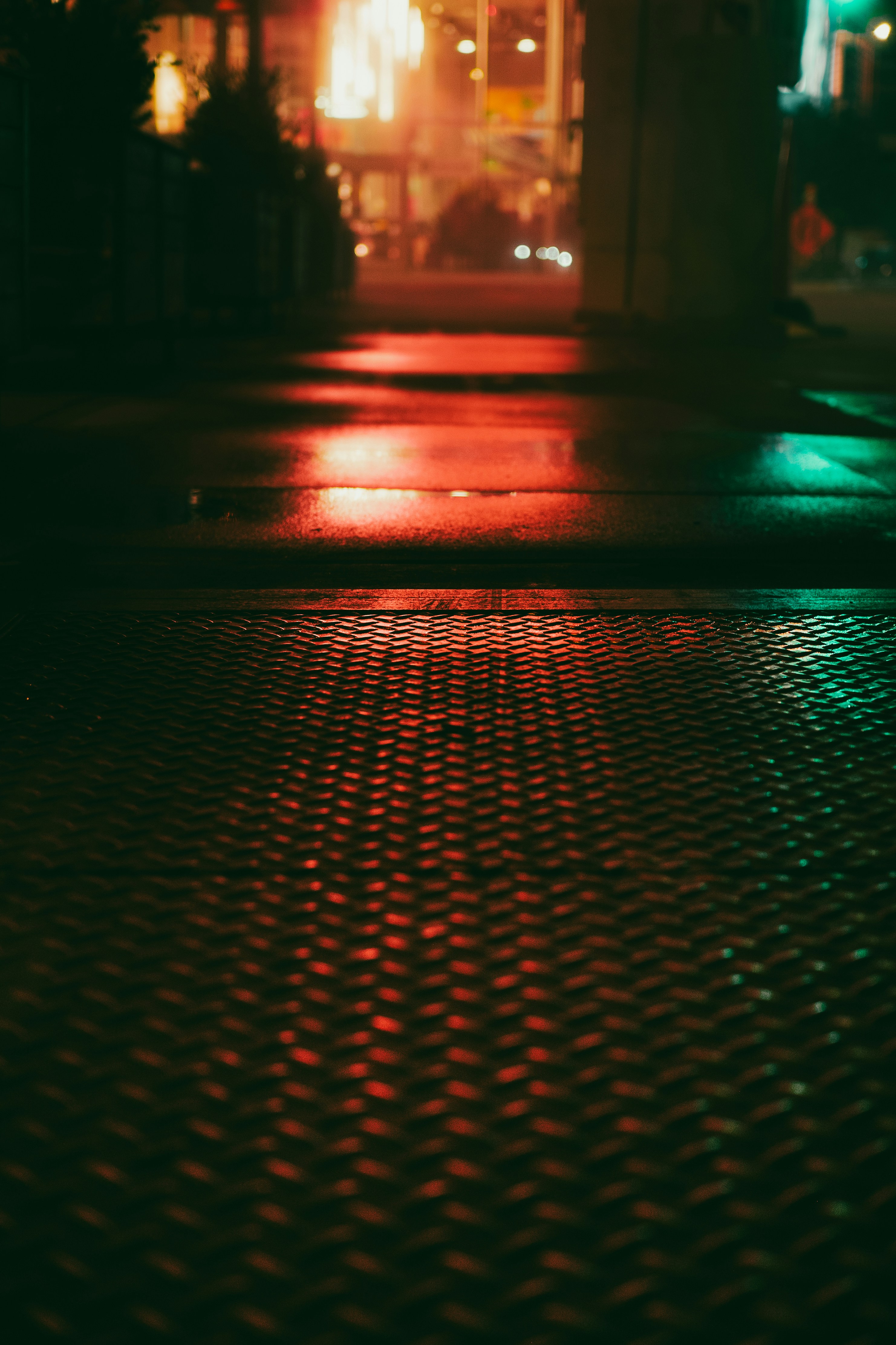 Red and black floor tiles photo – Free Phoenix Image on Unsplash