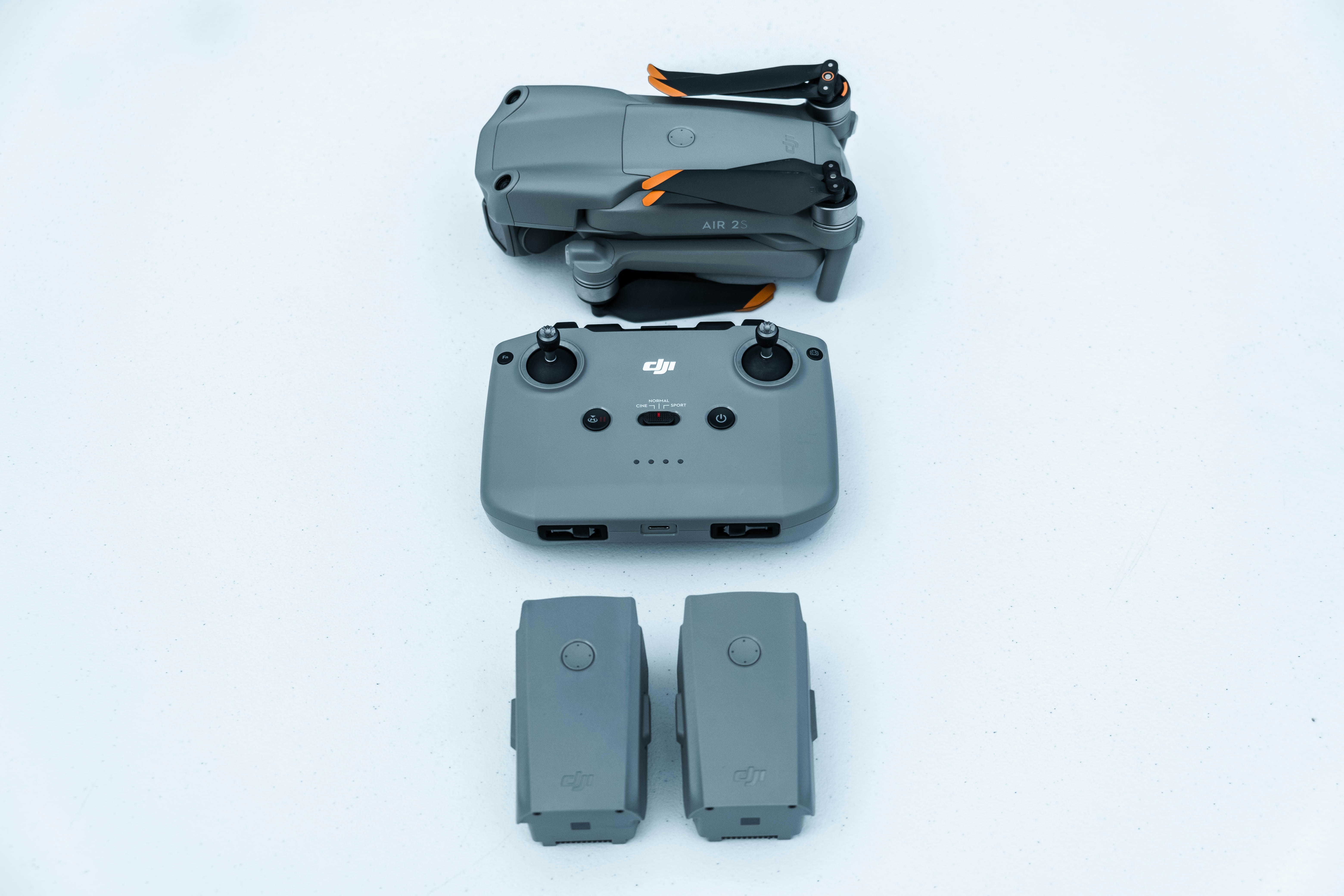 Gray and black electronic devices photo – Free Greenville Image on Unsplash