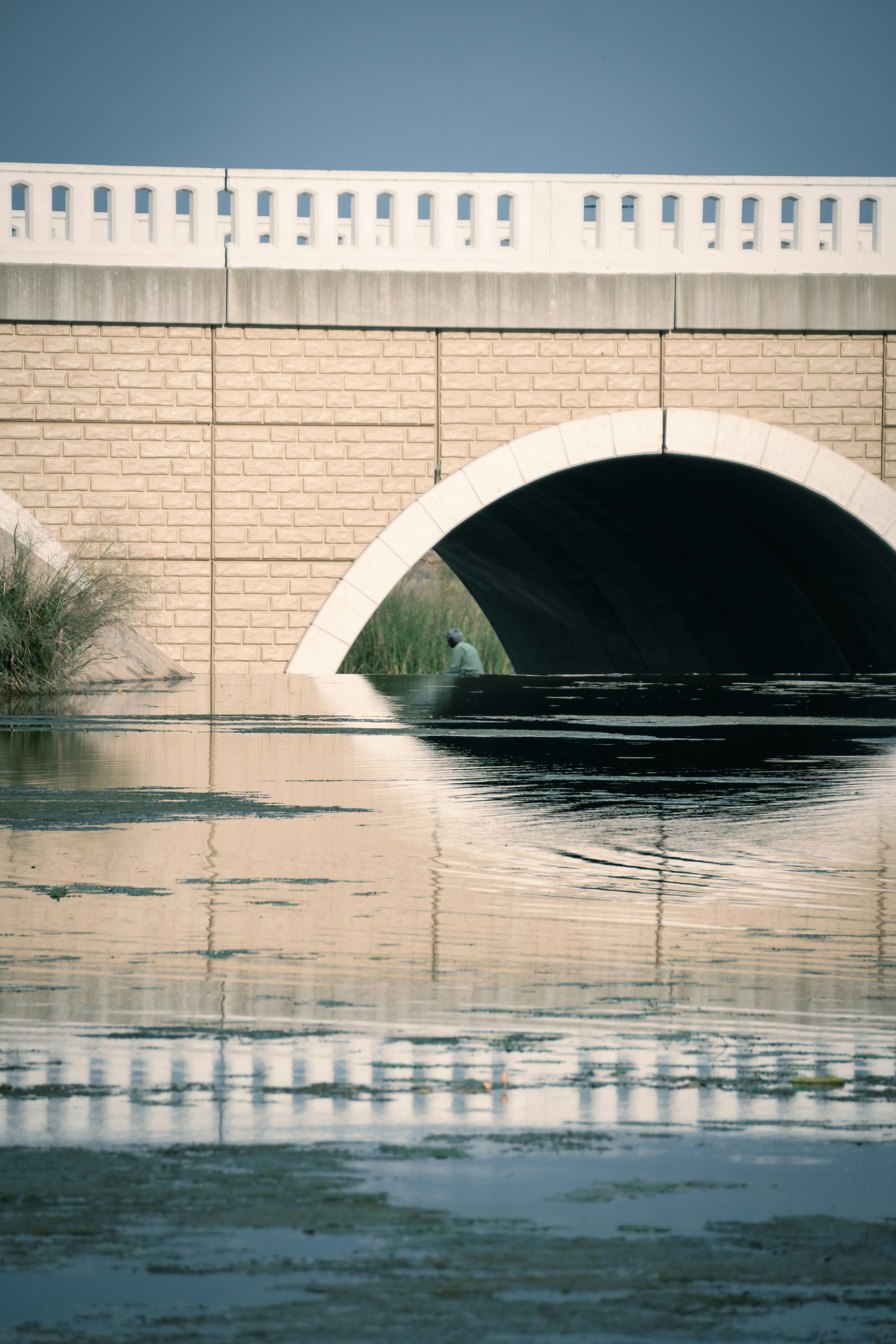 Brown concrete bridge over river photo – Free Nature Image on Unsplash
