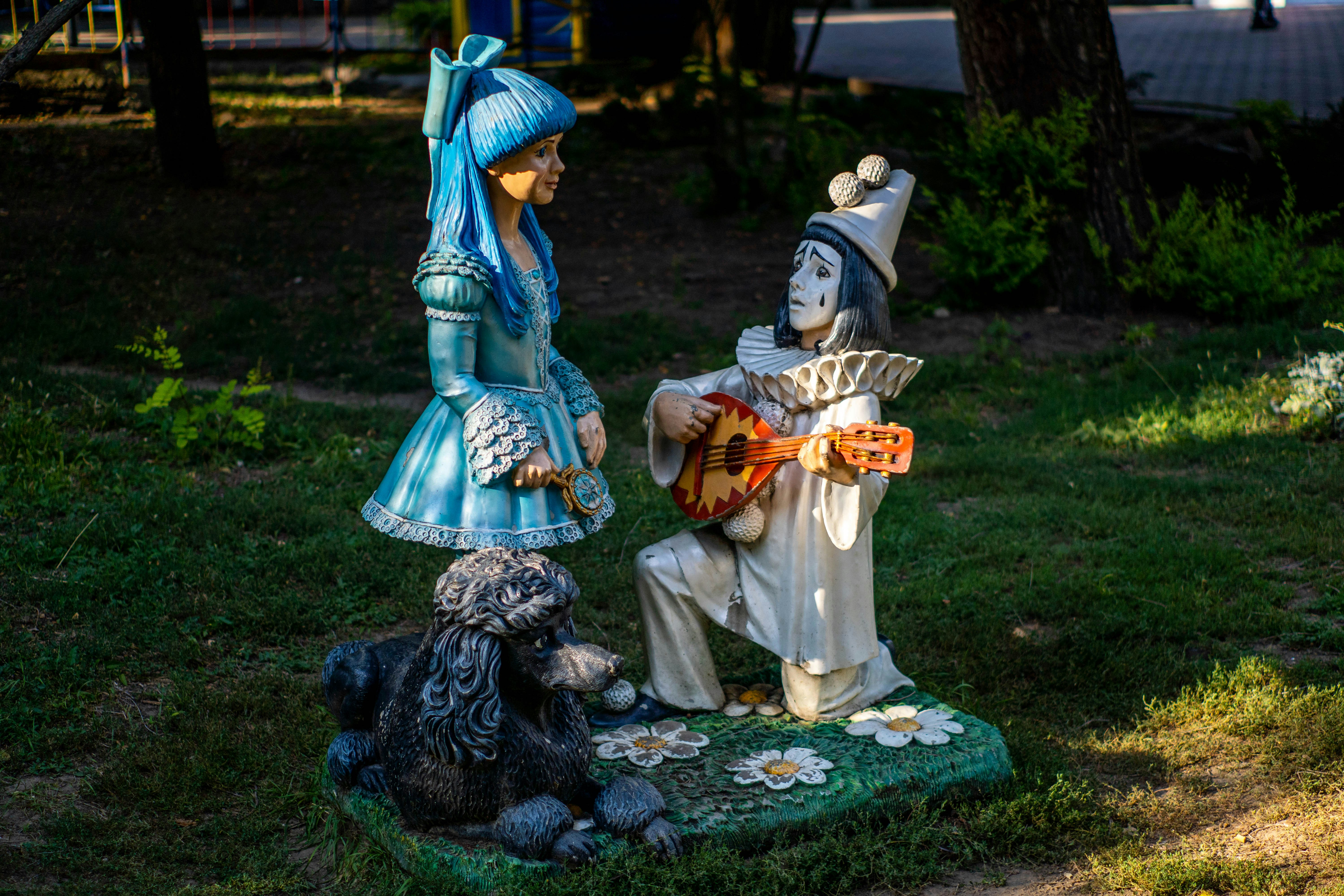Dappled Light Duet: Blue-Haired Maiden and the Lute-Player in the Garden