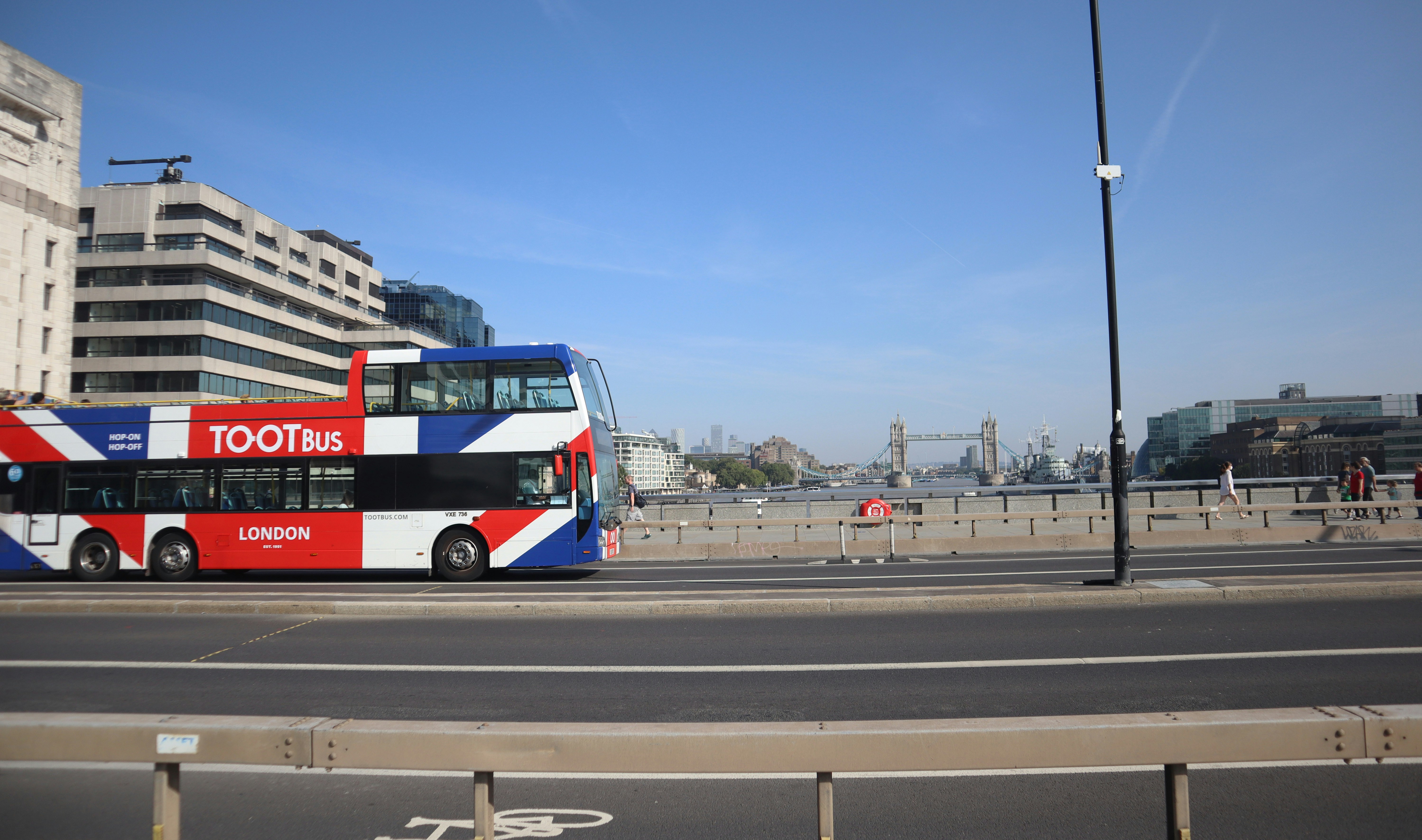 TOOTBus on the Thames Crossing: A London Double-Decker in Sunlit Urban Flow