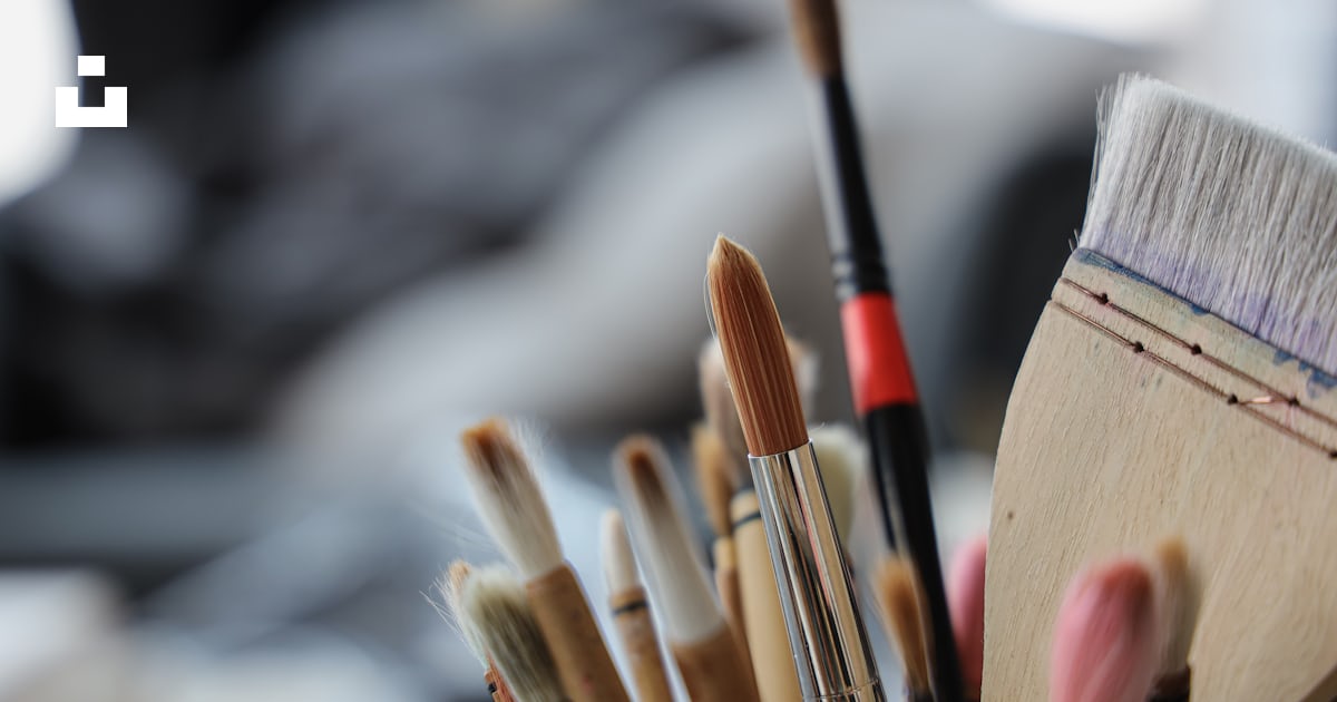 Brown And Black Makeup Brush Photo Free Brush Image On Unsplash