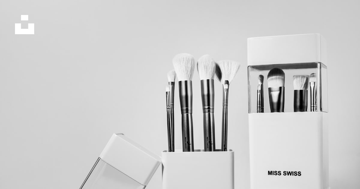 White And Black Makeup Brush Set Photo Free Orlando Image On Unsplash